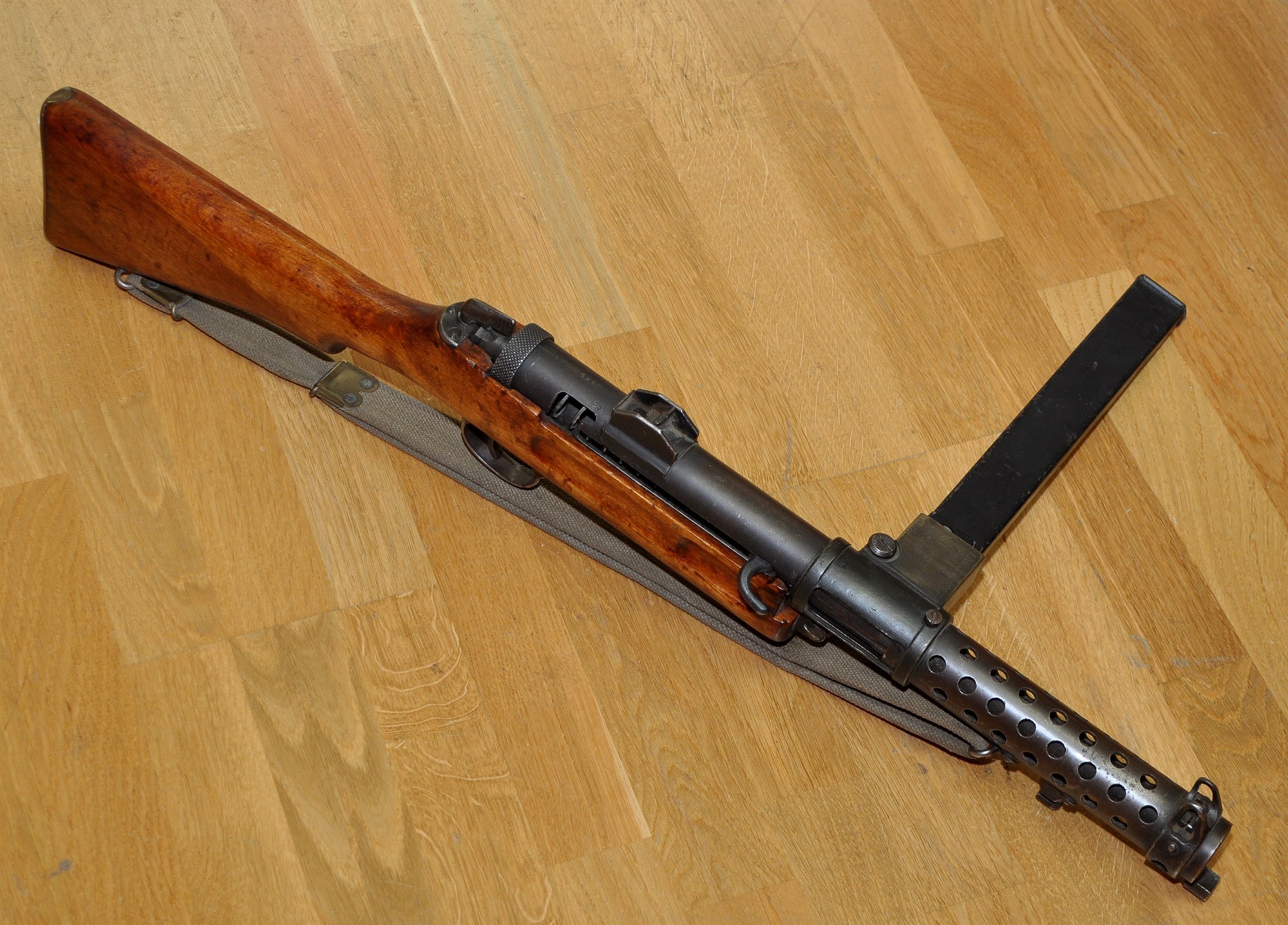 Lot 943 - A Lanchester Mark I 9mm sub-machine gun, the