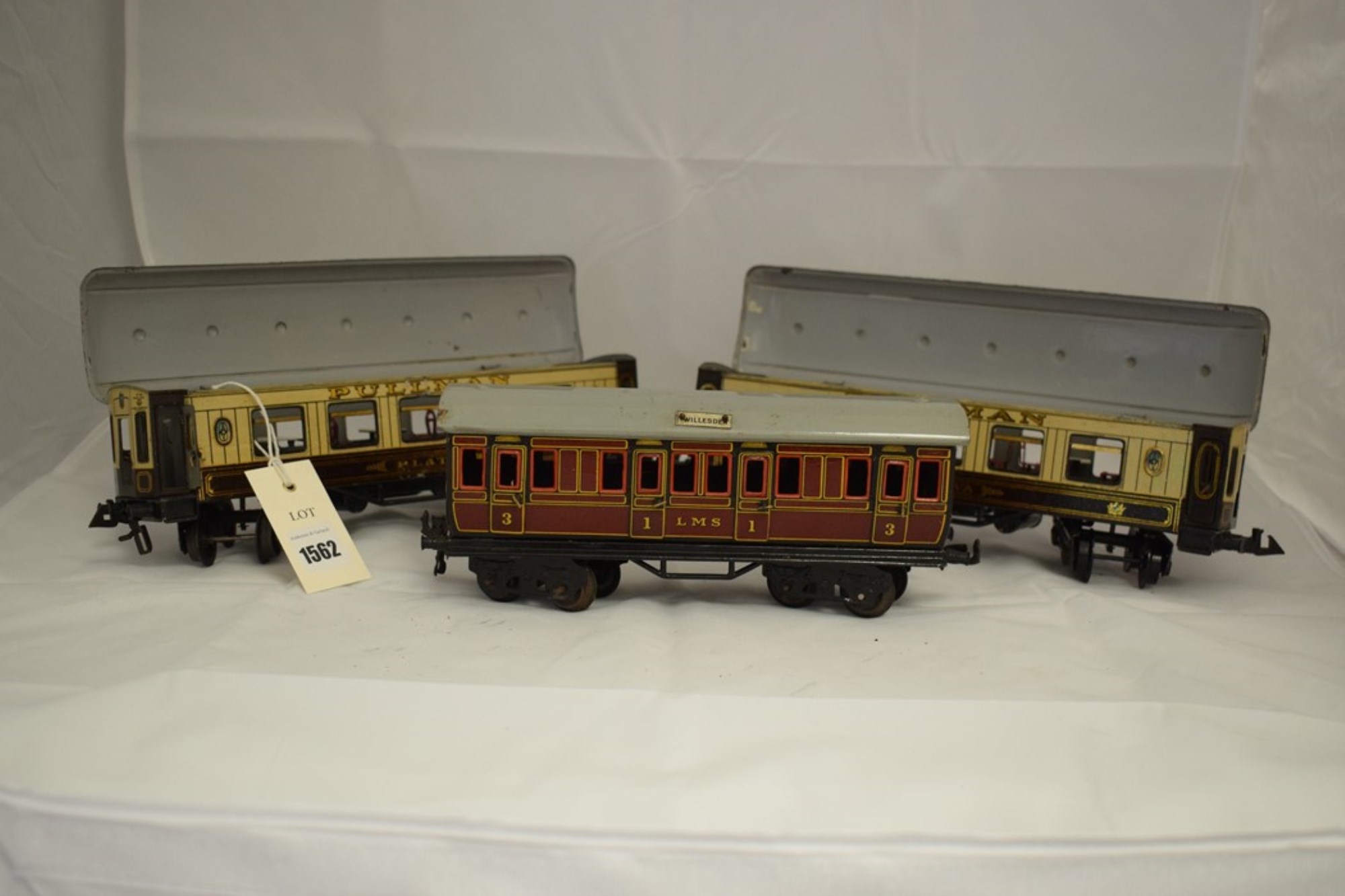 Lot 1562 - Bing 0-gauge Pullman bogie coaches, Plato