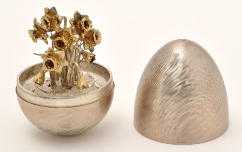 Lot 519 - An Elizabeth II silver surprise egg, by