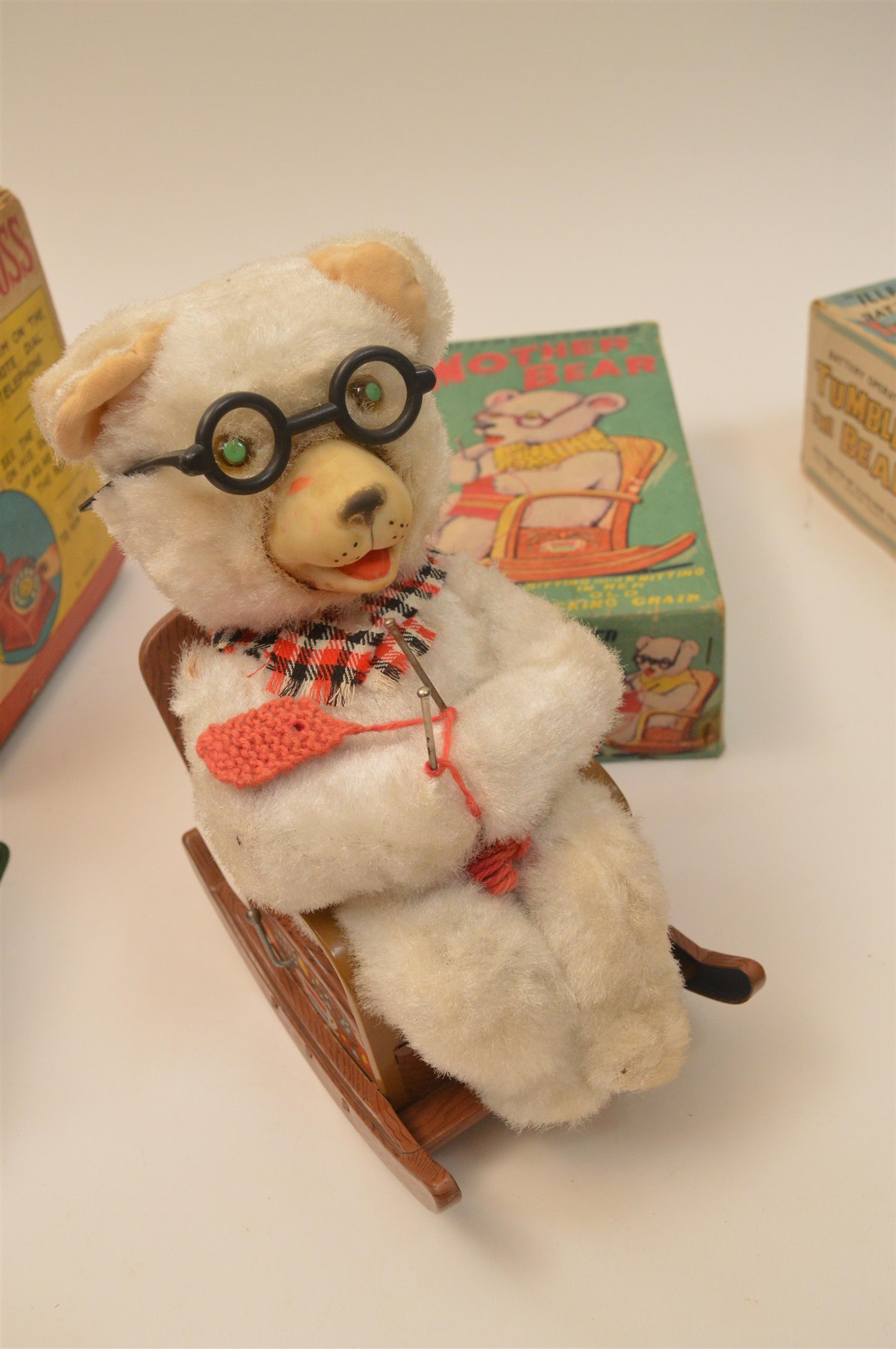 Lot 1096 - Battery operated mechanical bears