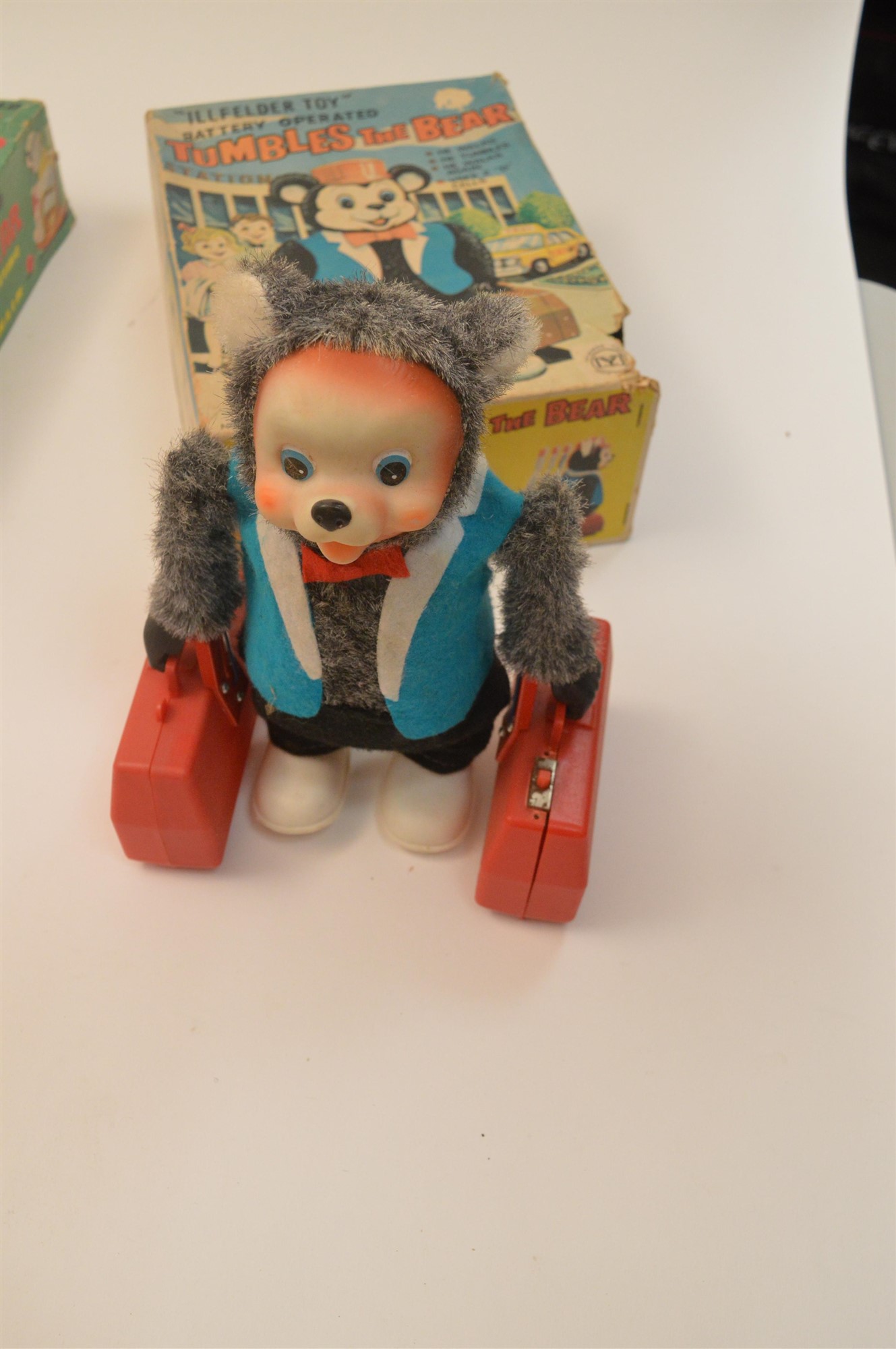 Lot 1096 - Battery operated mechanical bears