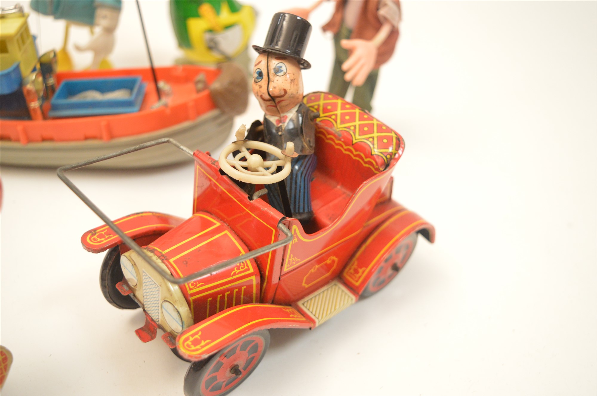 Lot 1100 - Tinplate and other clockwork mechanical