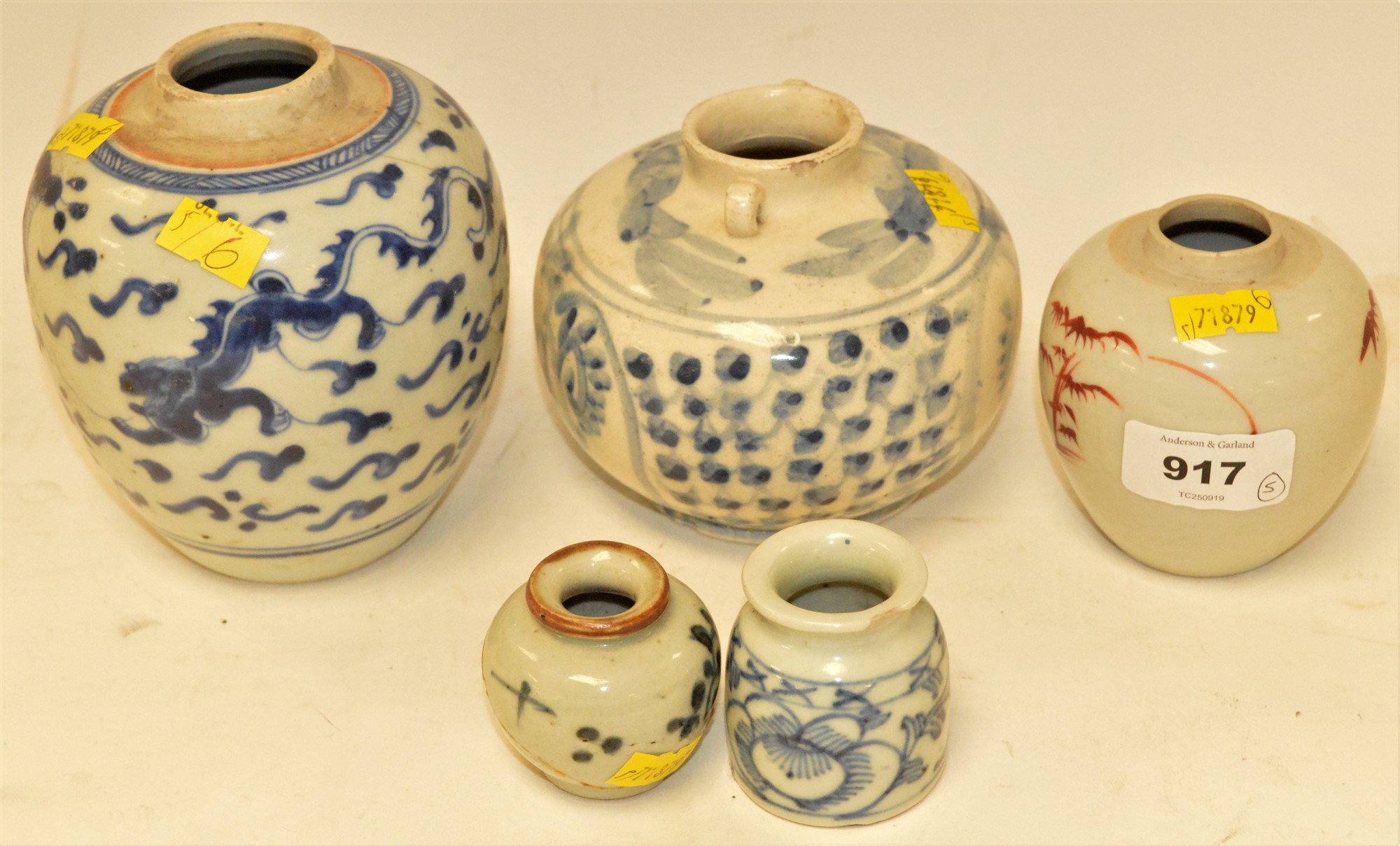 Lot 917 - Chinese pots