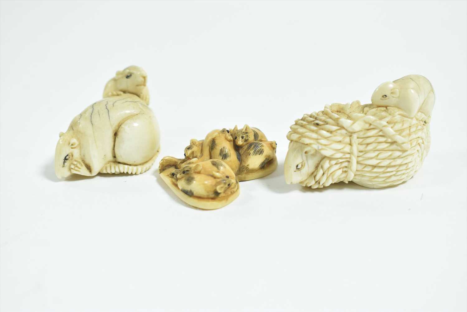 Lot 1132 - Netsuke