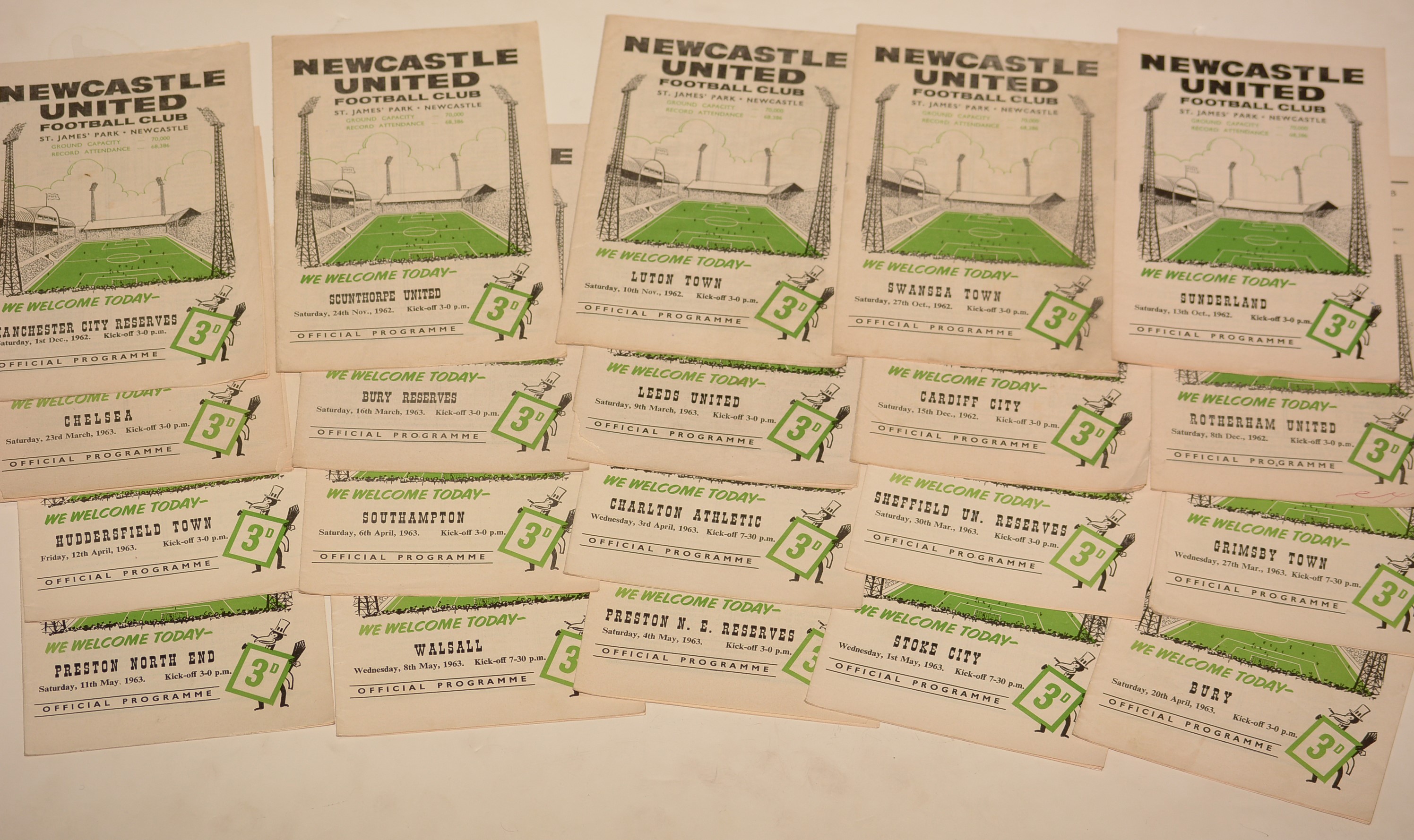 Lot 1078 - Newcastle United football programmes