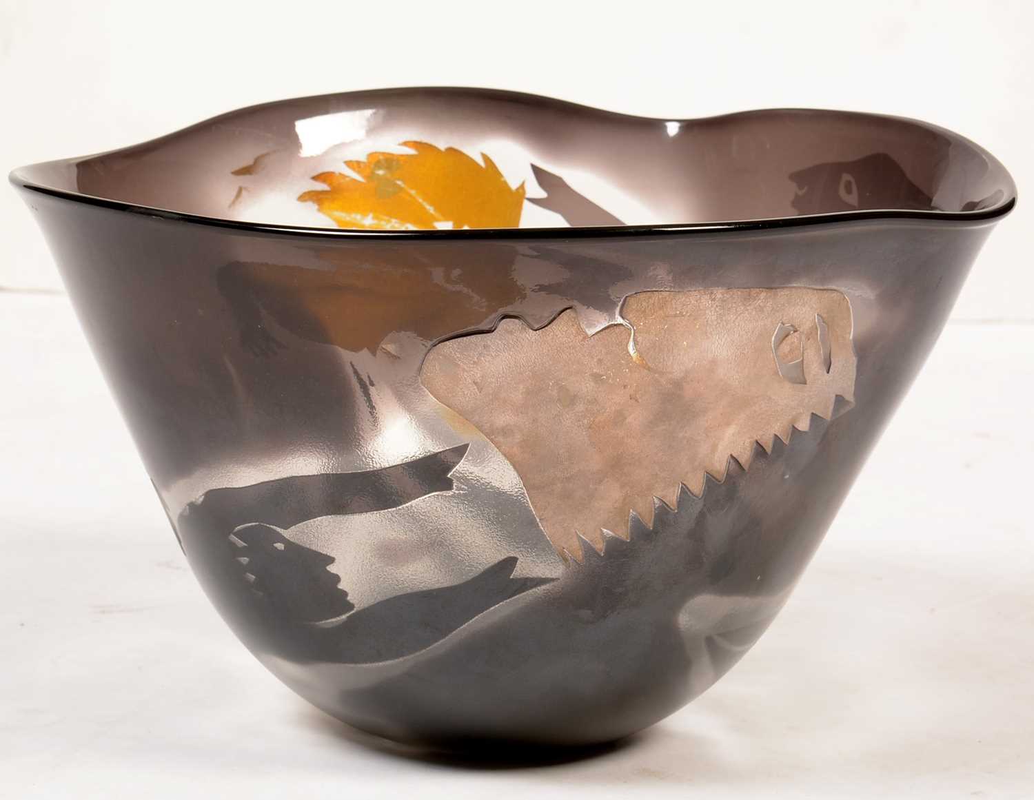 Lot 730 - Glass bowl by Steven Newell