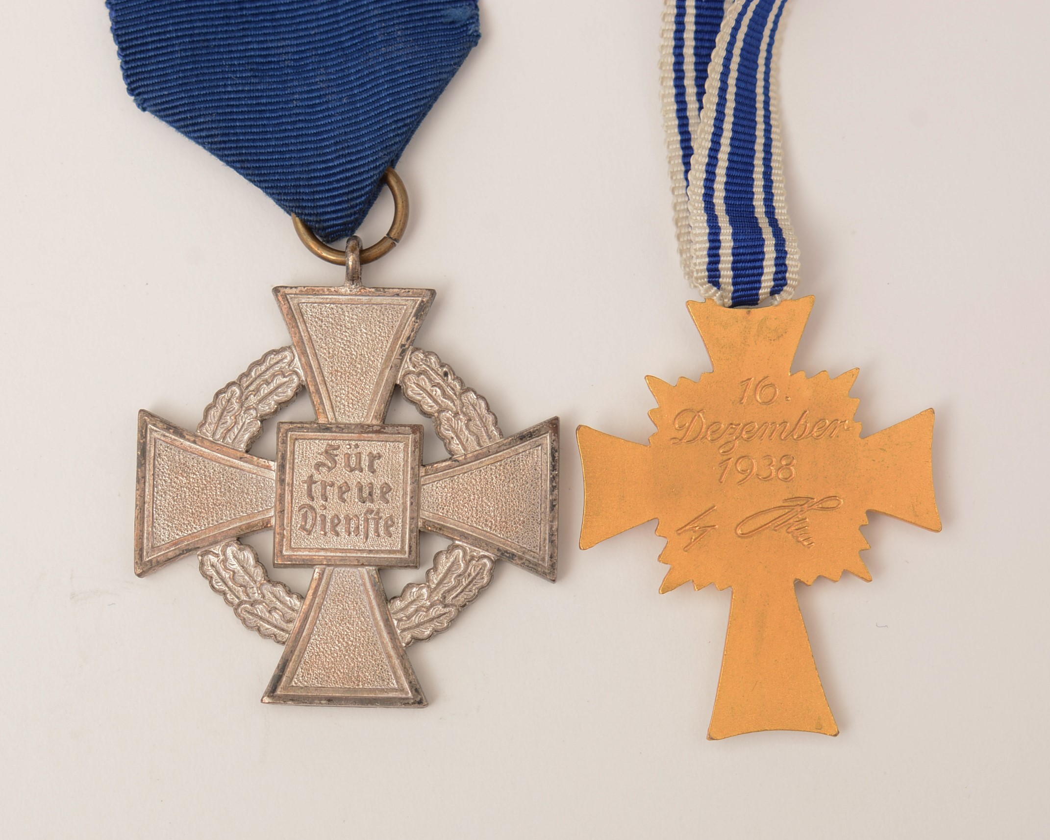 Lot 1115 - WWII German Faithful Service medal and a