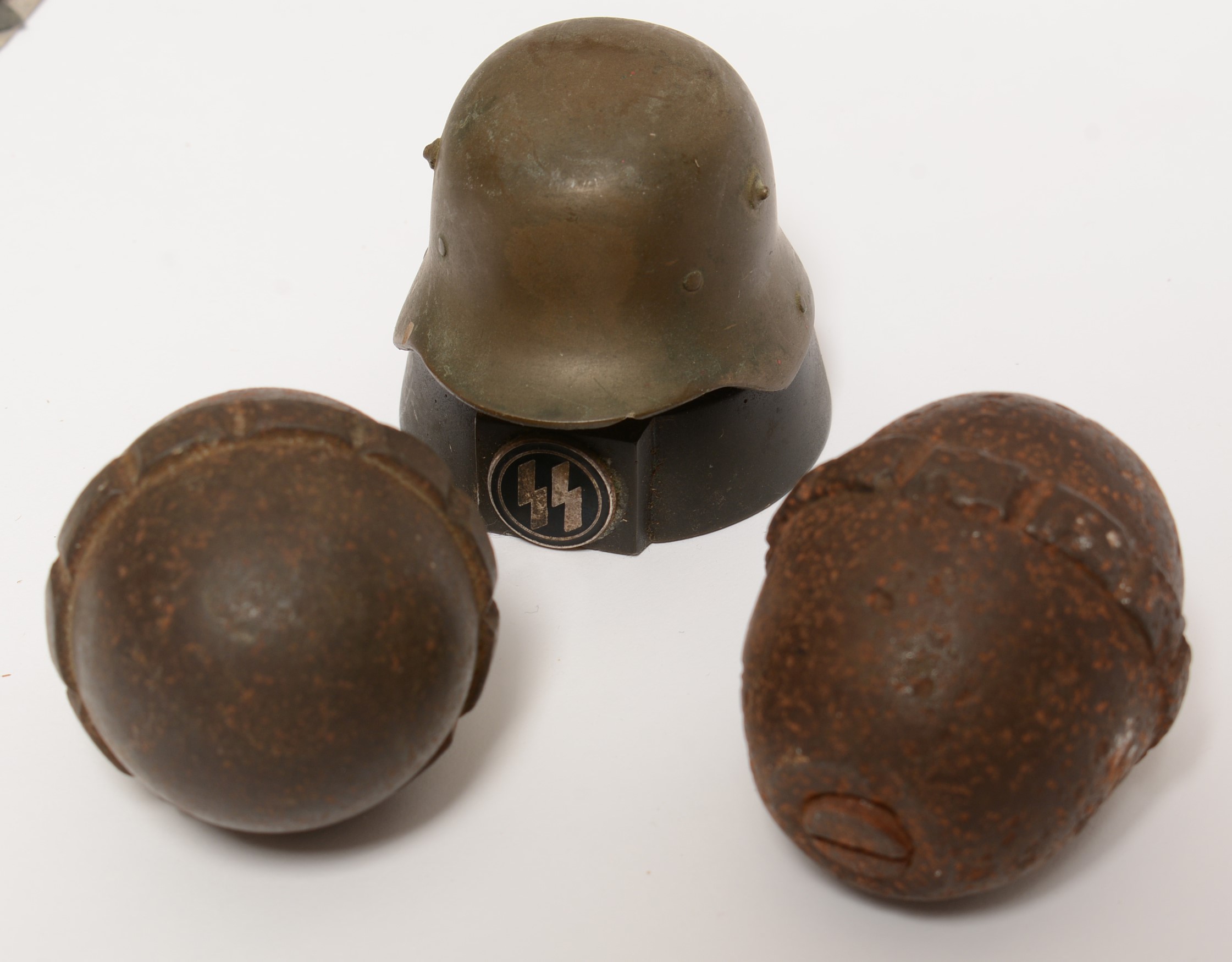 Lot 1040 - Collection of WWI and WWII German