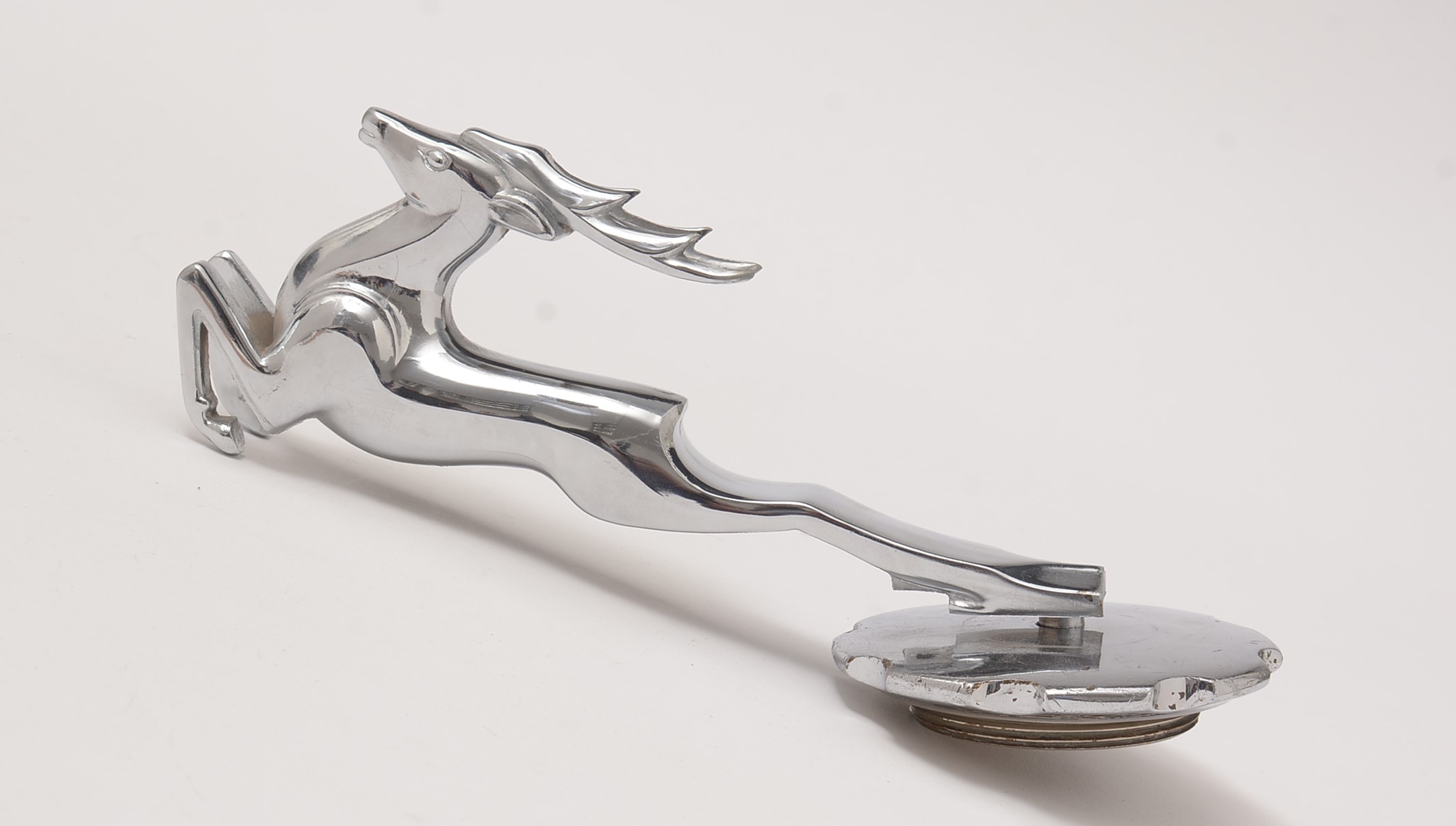 Lot 399 - A Russian Art Deco Gaz Volga car mascot,