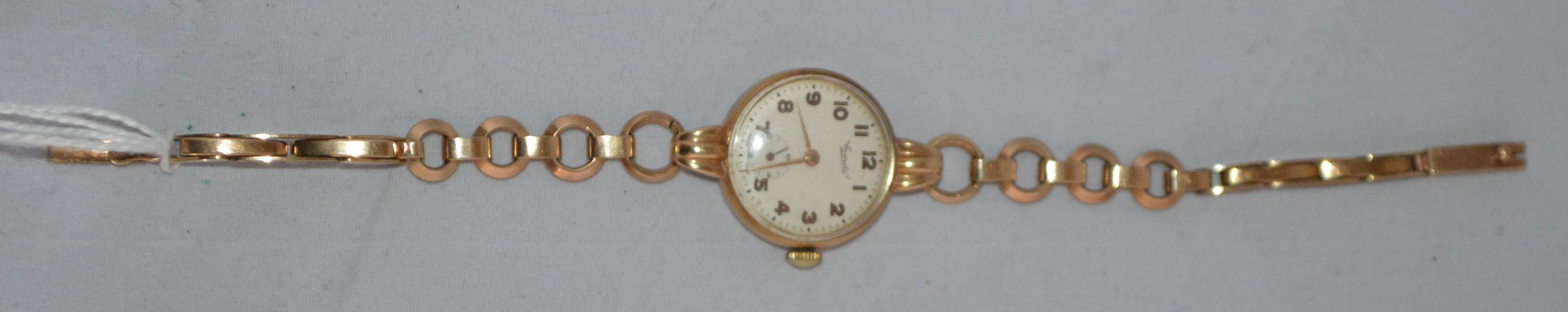 Lot 157 - A 9ct yellow gold Everite cocktail watch