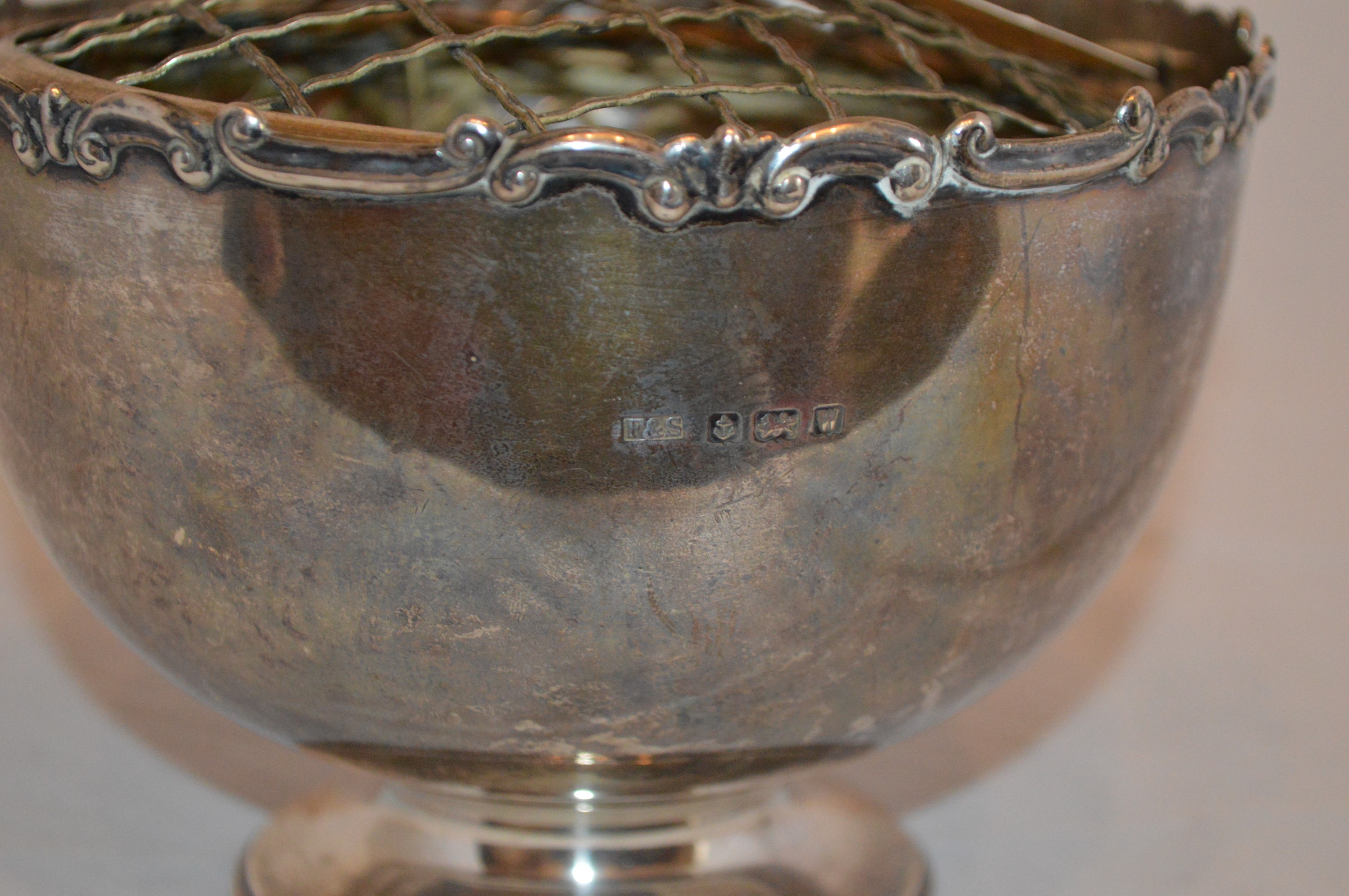 Lot 191 - A silver rose bowl,