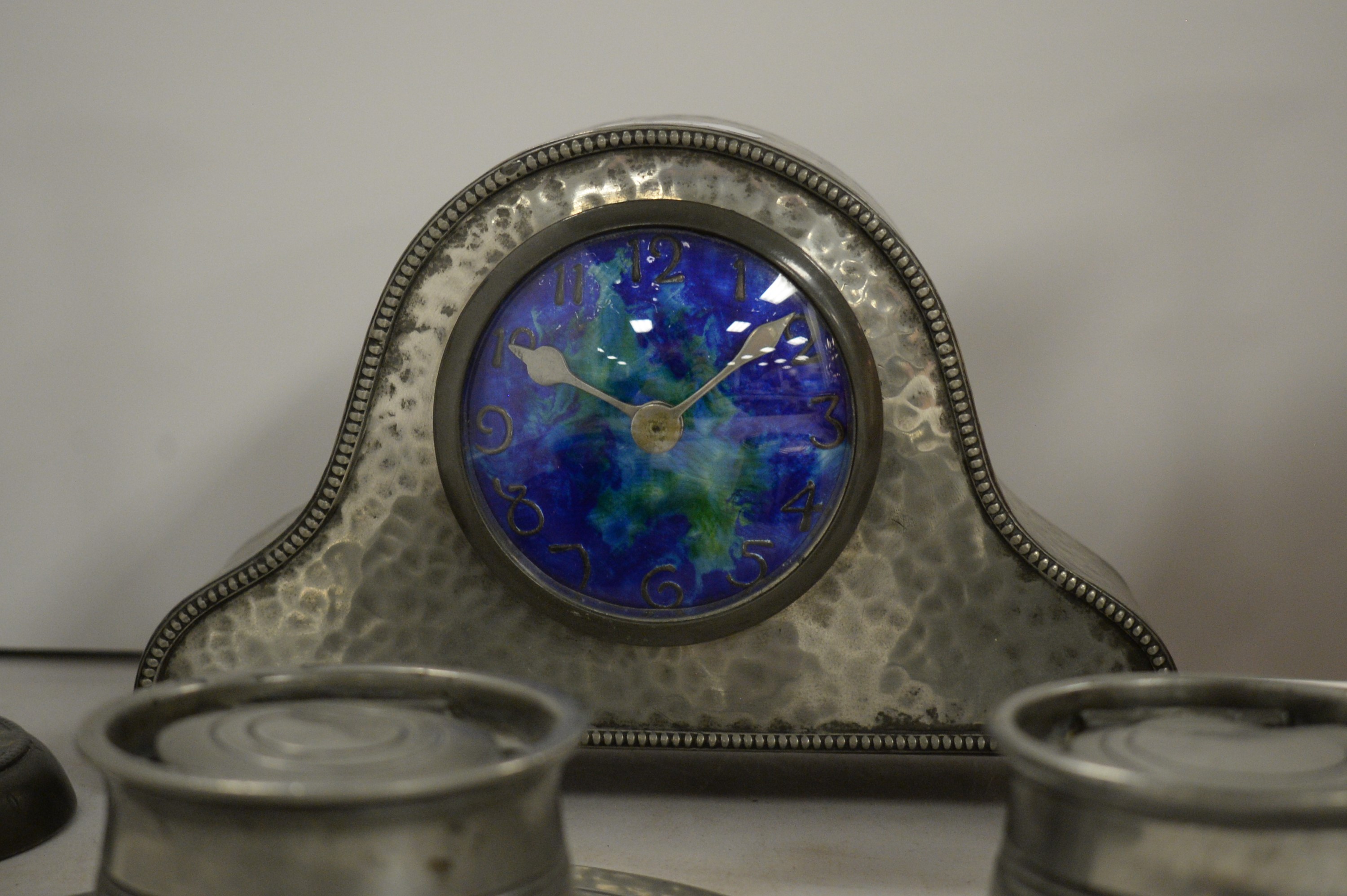 Lot 342 - Pewter mantel clock; and other pewter items.