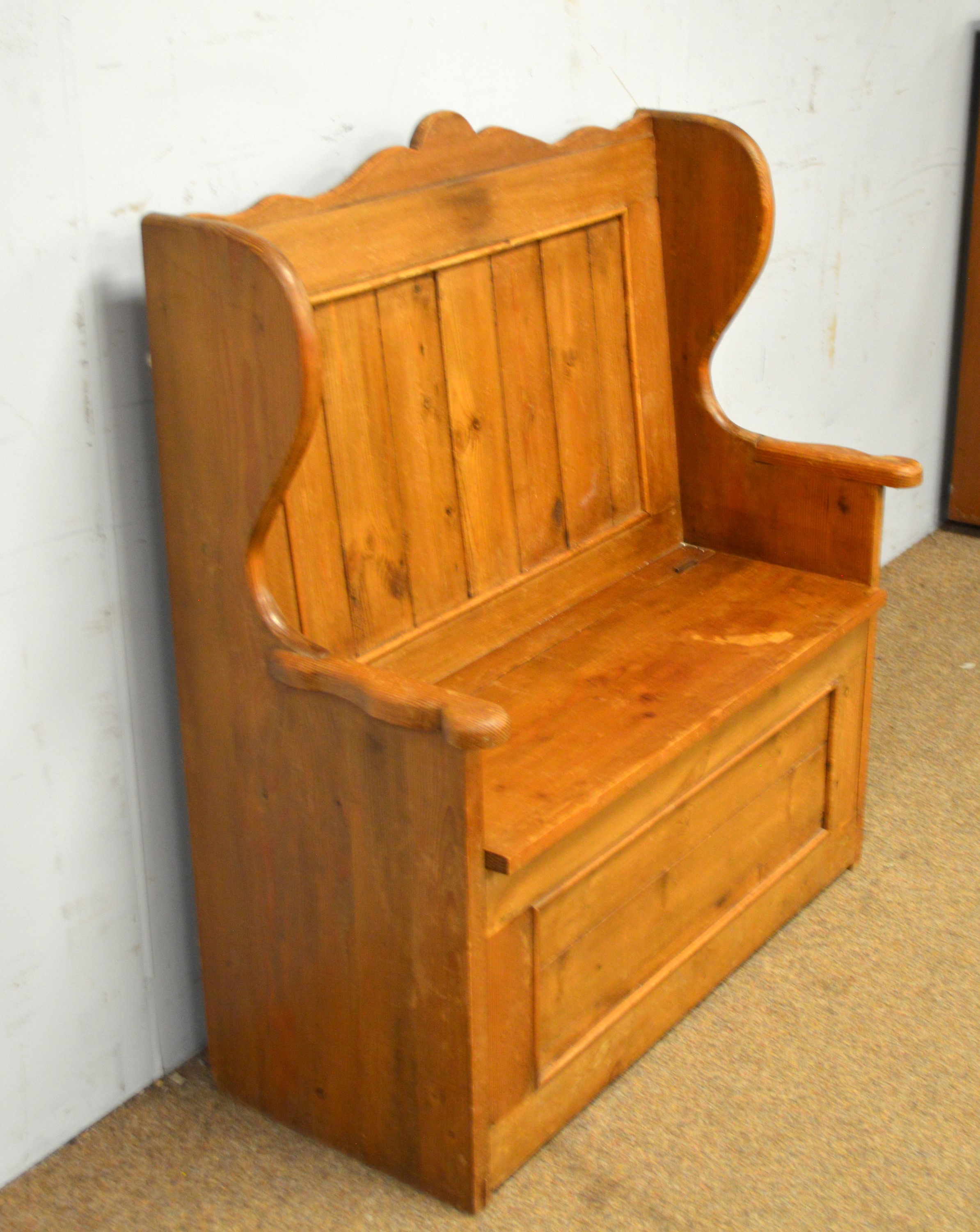Lot 7 - A stained pine hall settle.