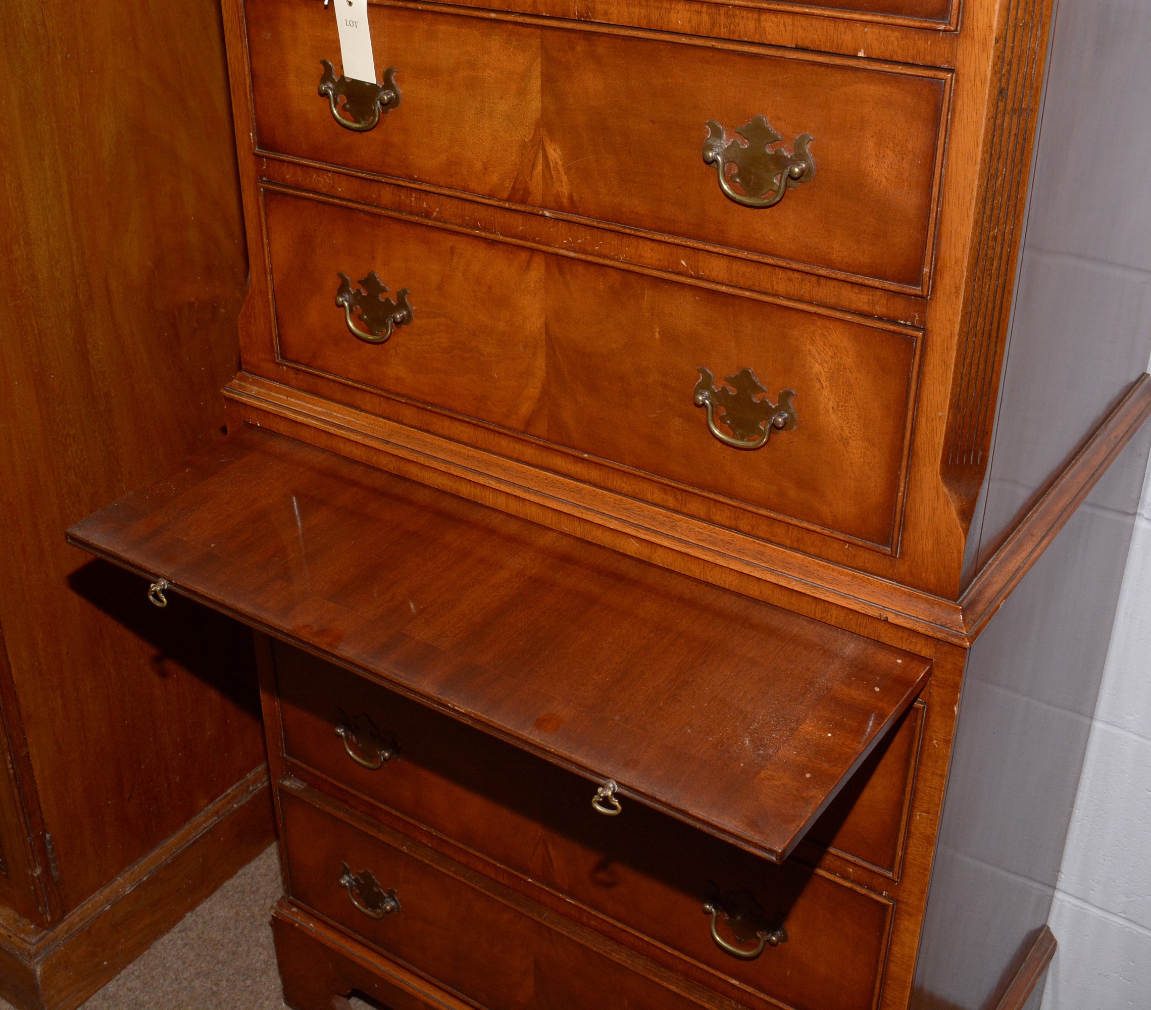 Lot 22 - A Bevan-Funnell Reprodux mahogany chest on
