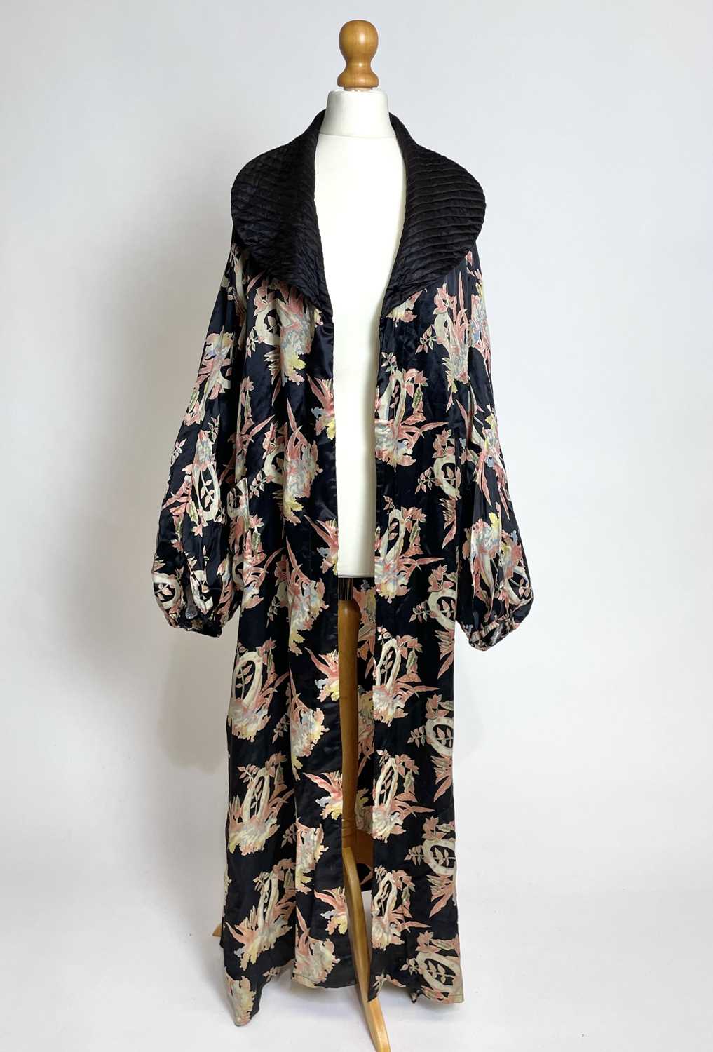 Lot 821 - A 1920s lounge robe printed with lucky