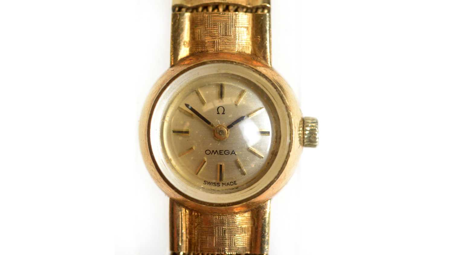 Lot 519 - Omega: a lady's 9ct yellow gold cocktail