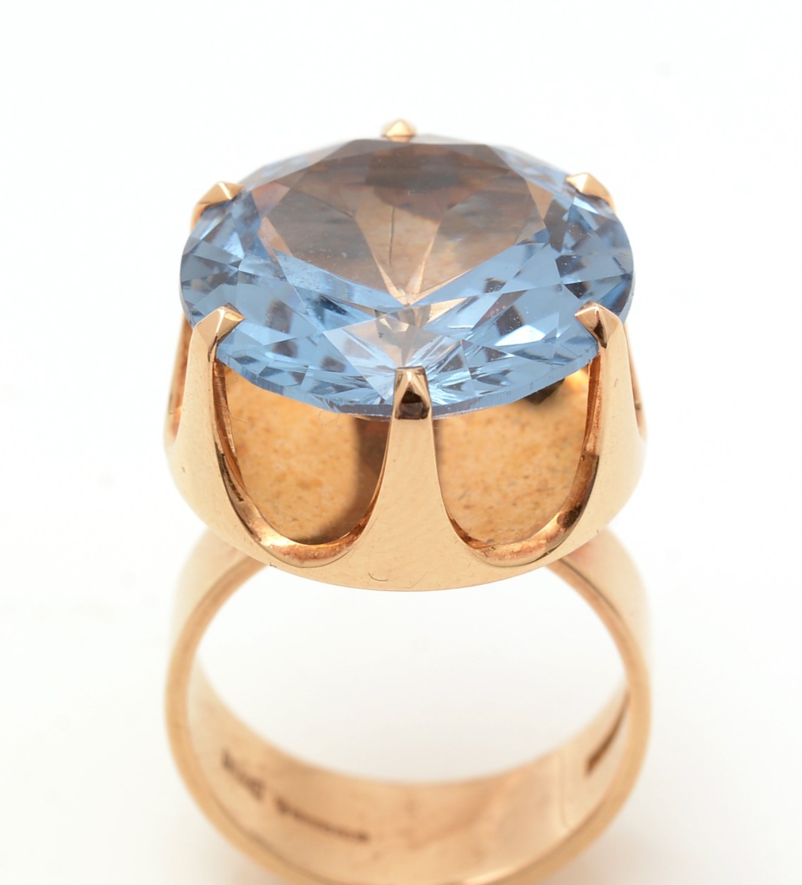 Lot 421 - A blue chrysoberyl ring,