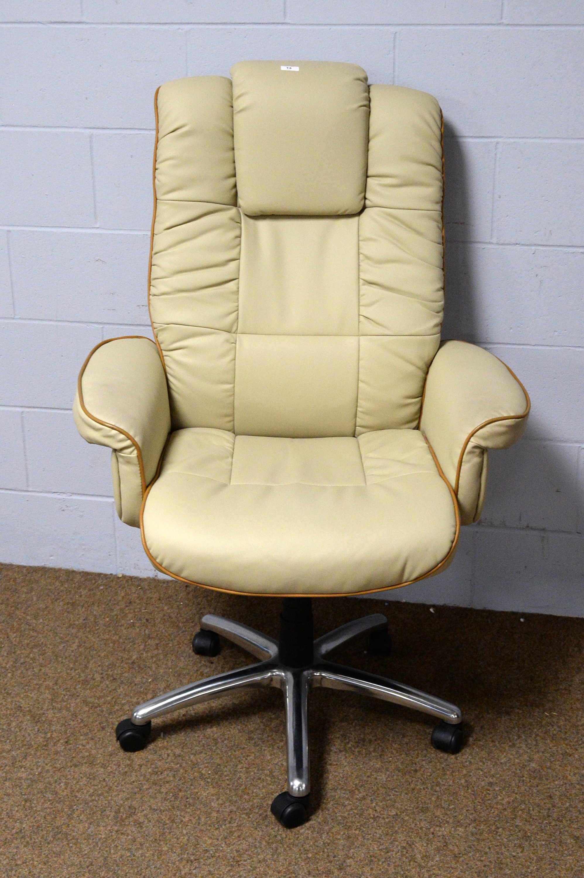 Lot 14 - A cream leather executive office armchair.