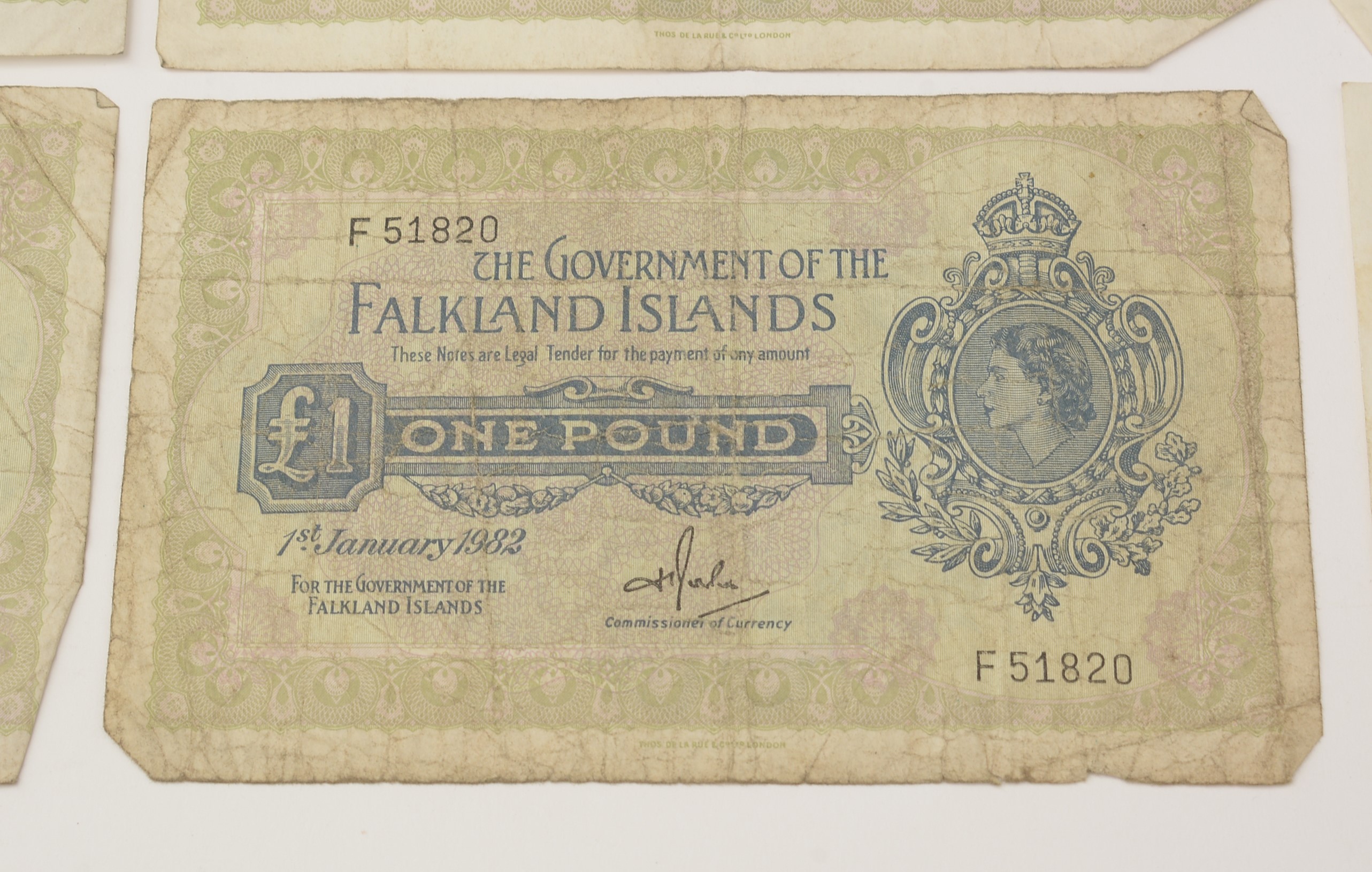 Two Falkland Islands Five Pound notes - Auktionen & Preisarchiv