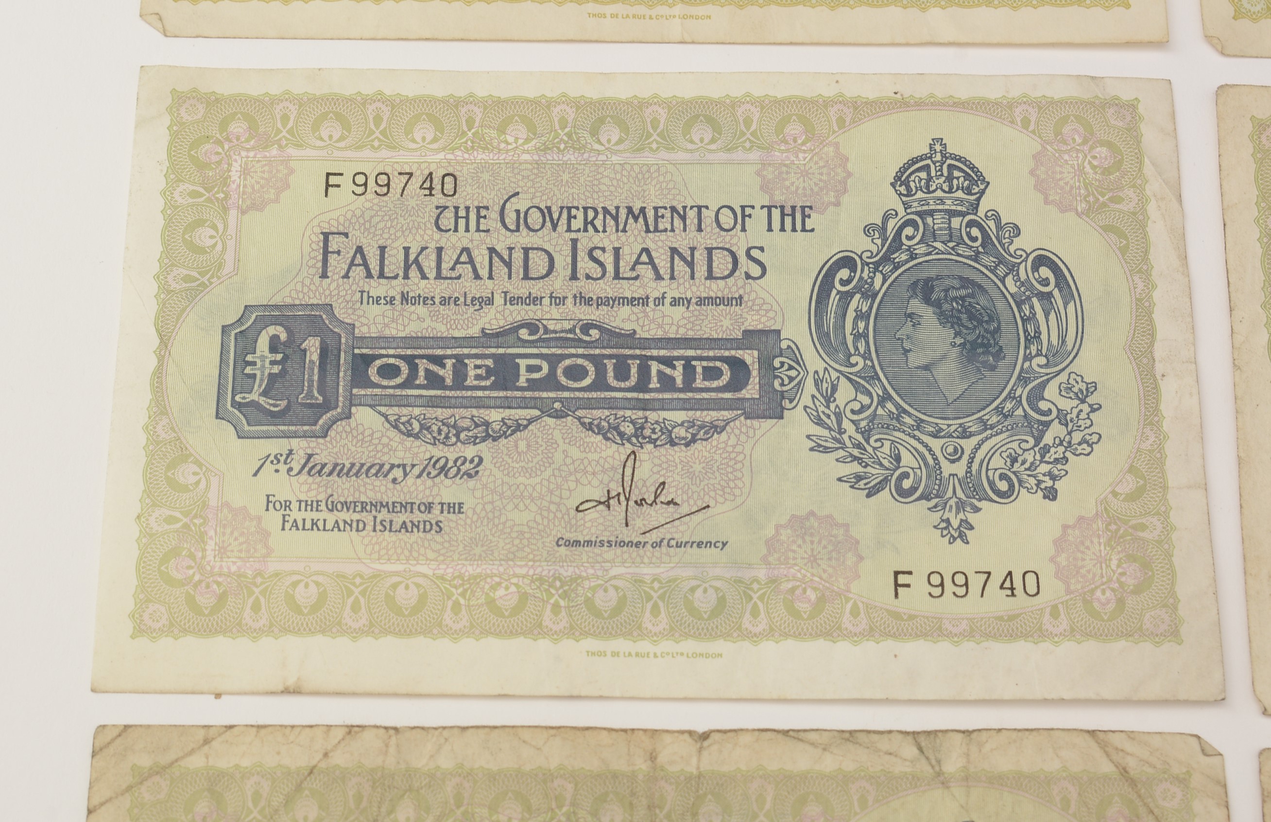 Two Falkland Islands Five Pound notes - Auktionen & Preisarchiv