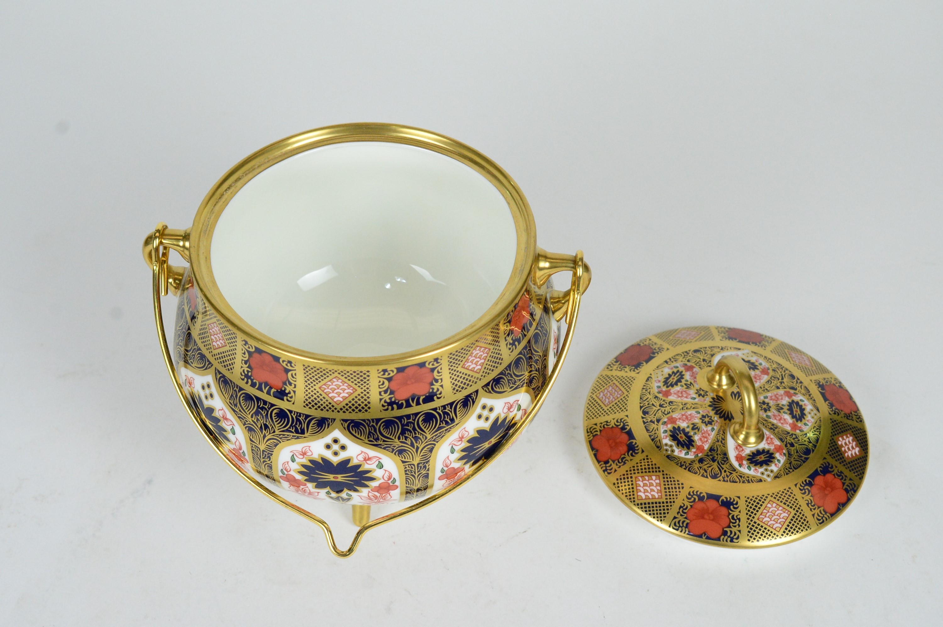Lot 727 - A Royal Crown Derby 'Old Imari' Cauldron