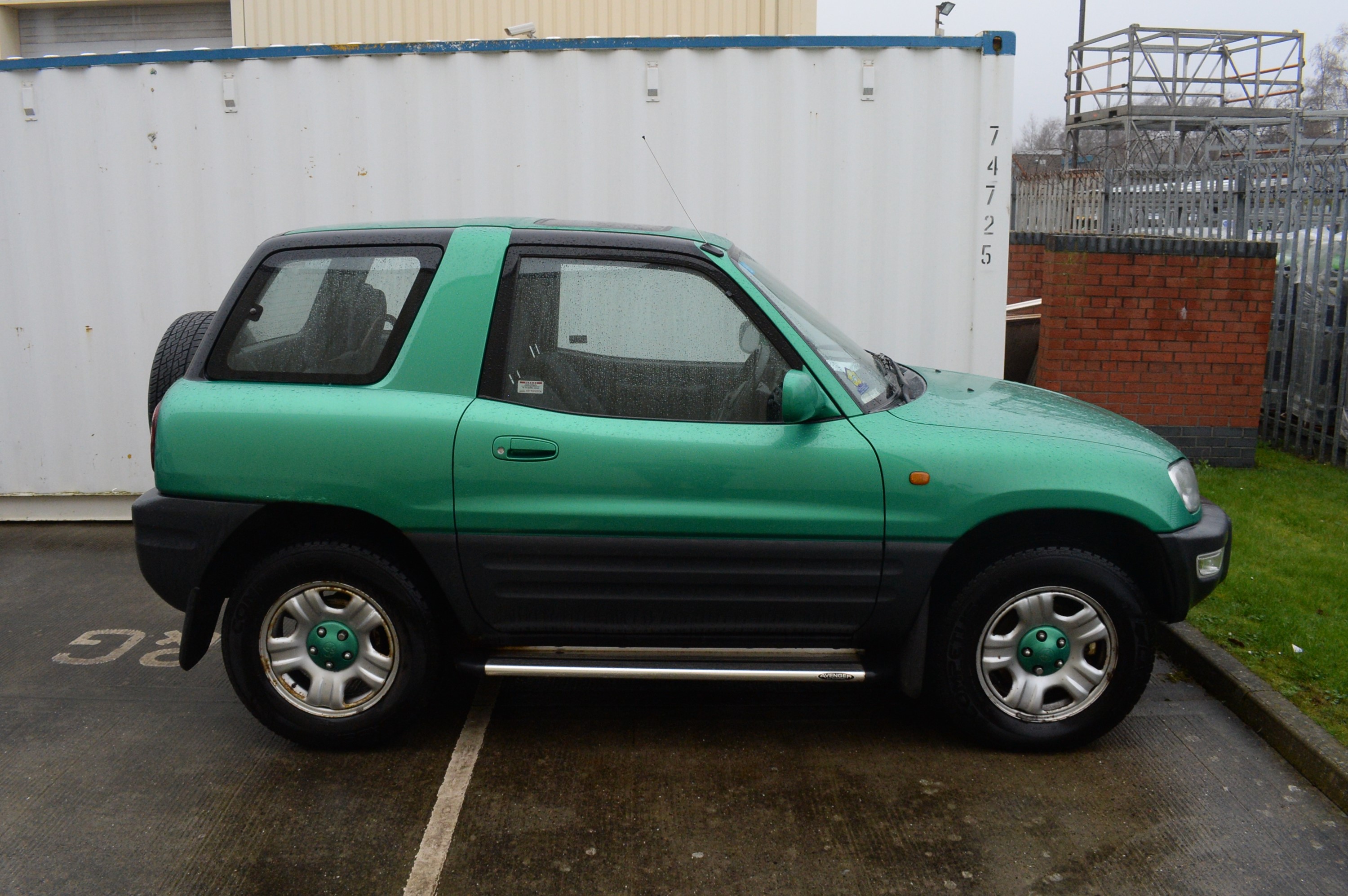 Lot 683 - A 1998 Toyota RAV-4 GX petrol estate car.