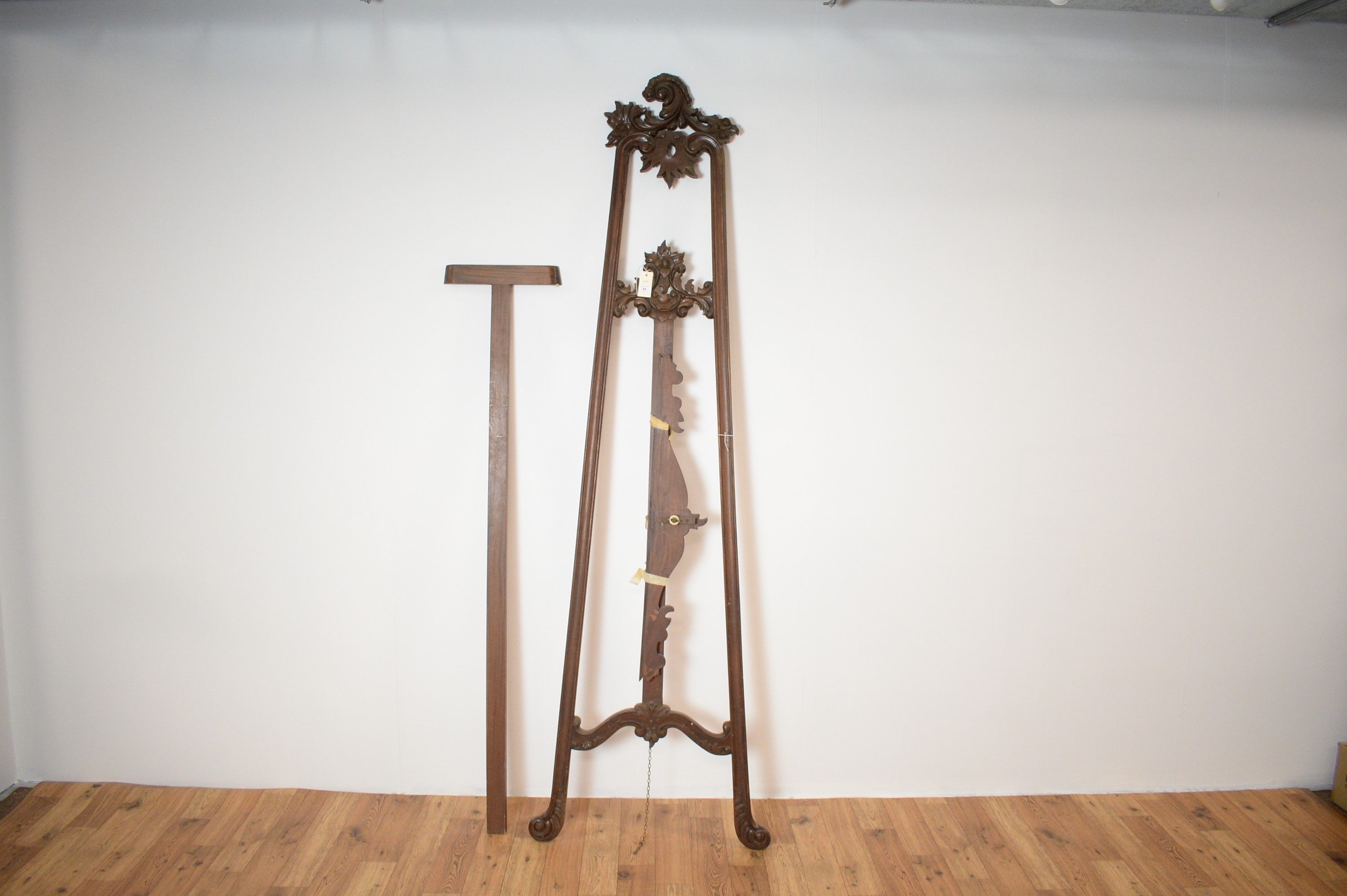 Lot 24 - Large 20th Century mahogany artist's easel