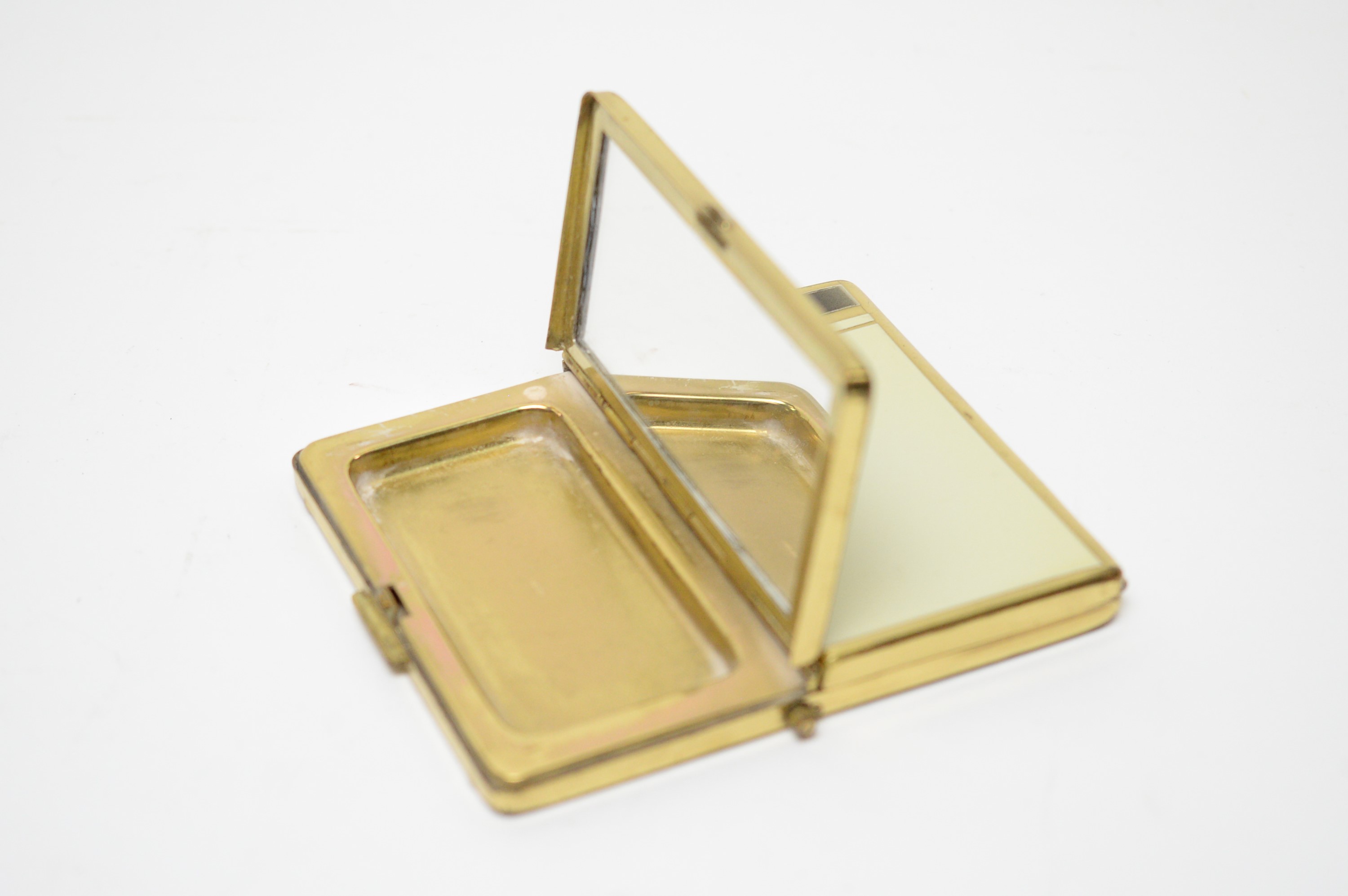 Lot 42 - Late 1920s and early 1930s Art Deco loose