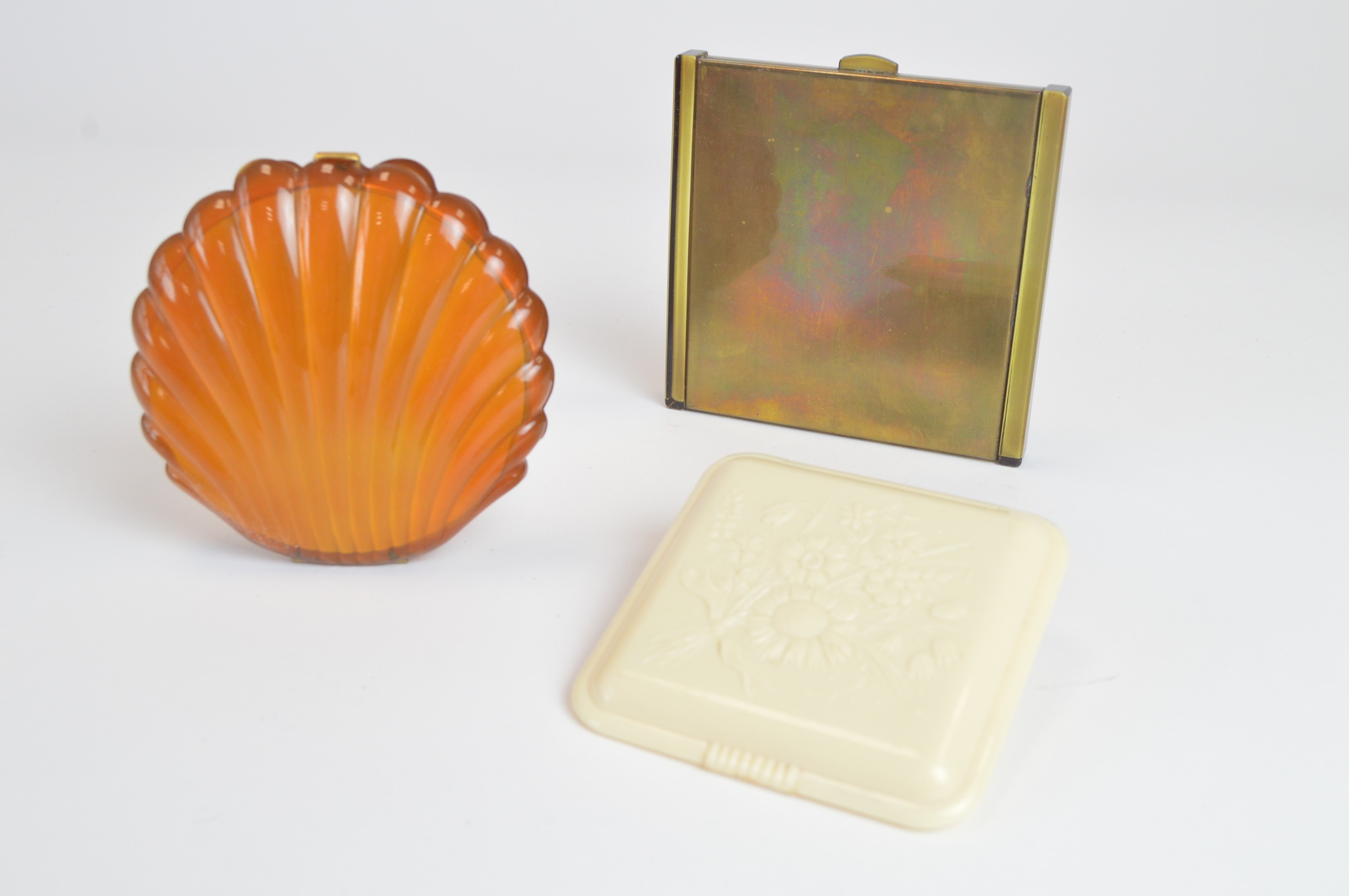 Lot 91 - 1940s lucite and celluloid powder compacts