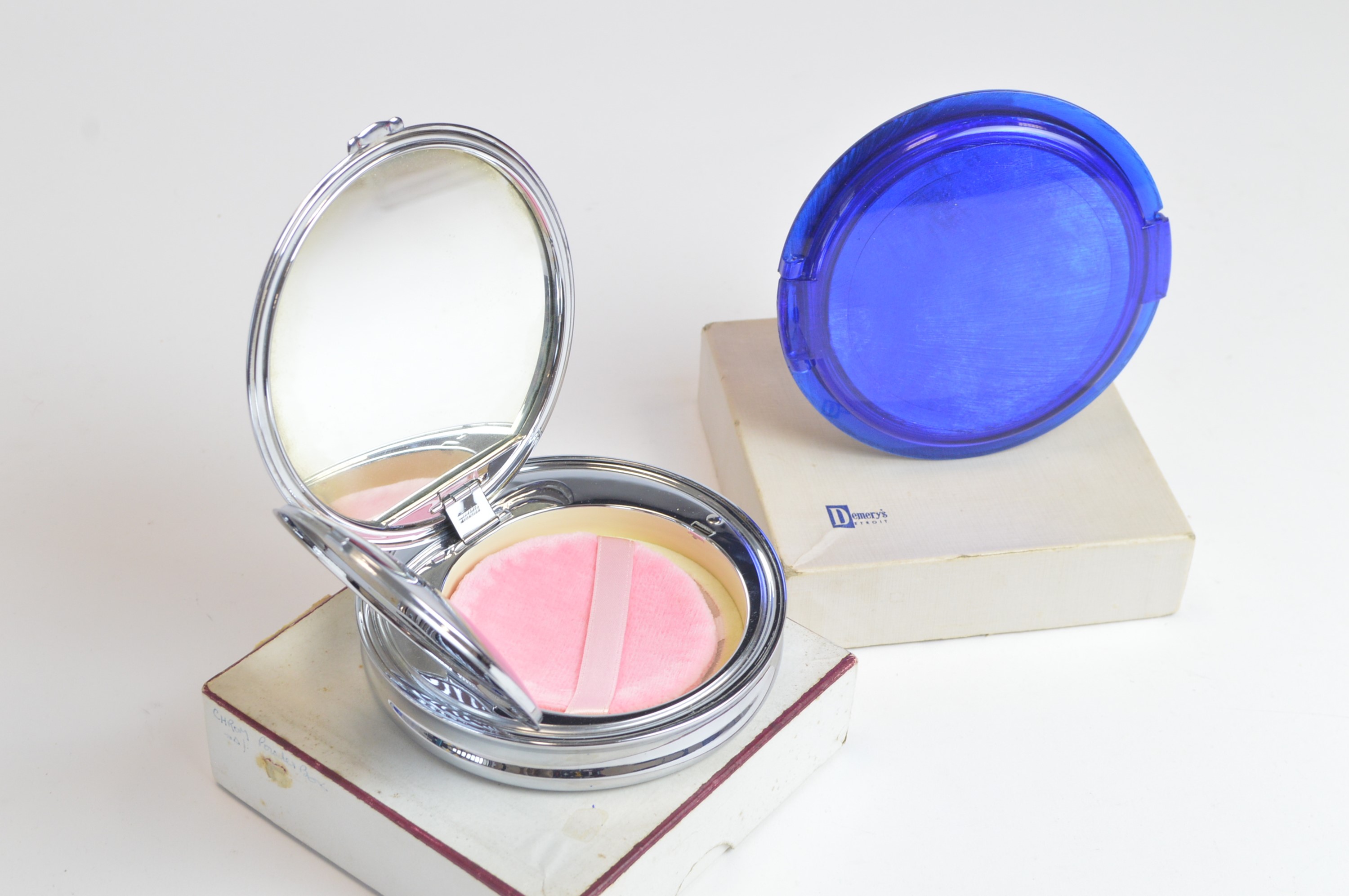 Lot 95 - Two 1940s Streamline powder boxes