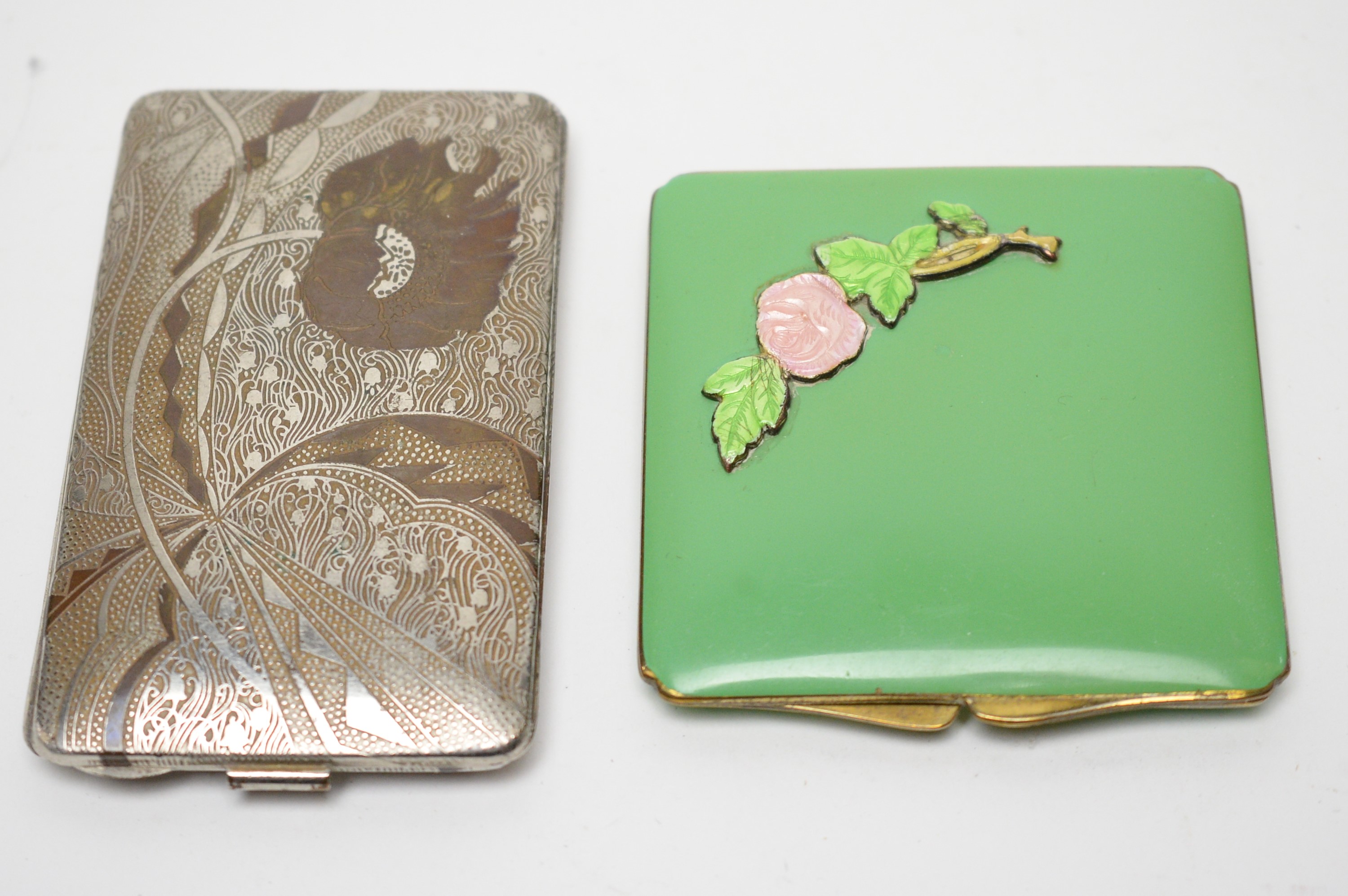 Lot 58 - 1930s Art Deco compact cases including
