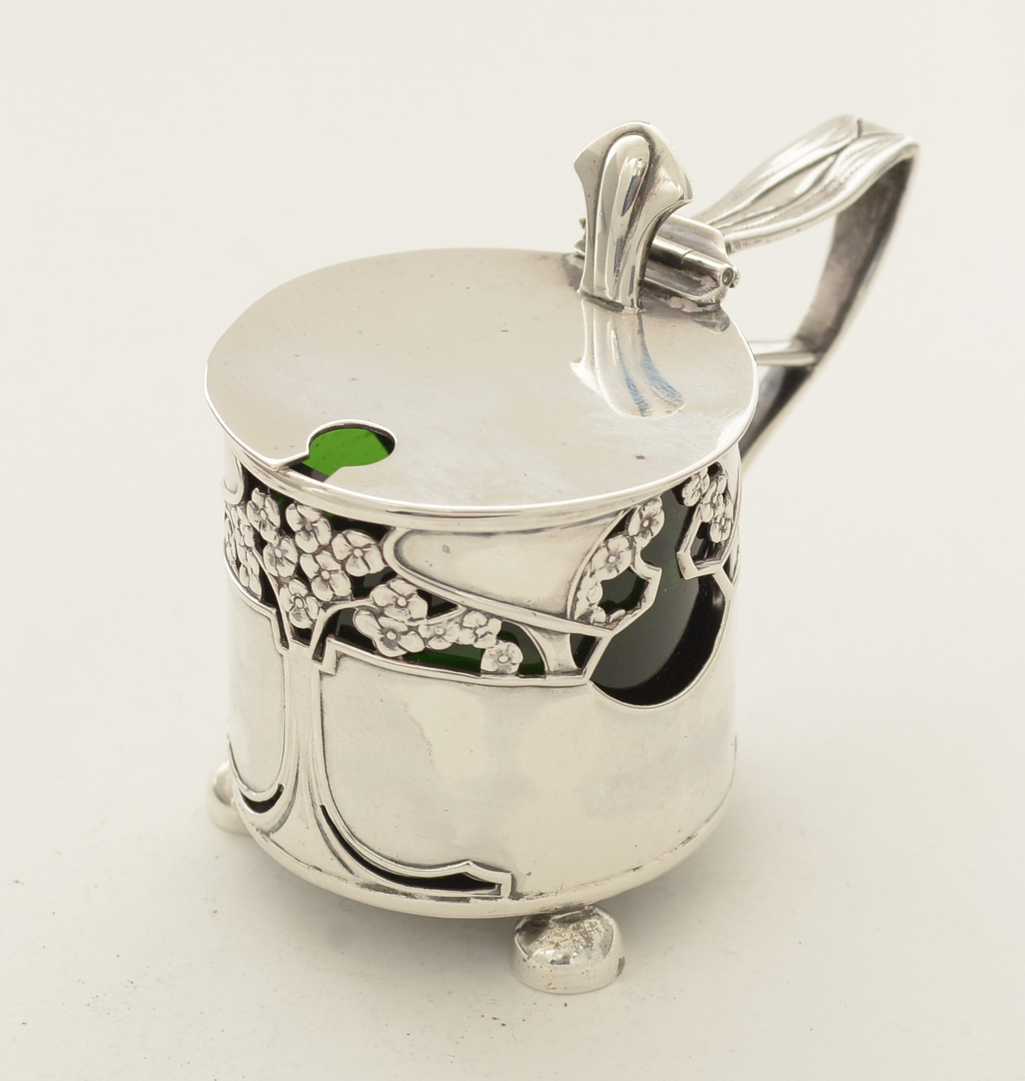 Lot 99 - A small Edwardian silver art nouveau mustard