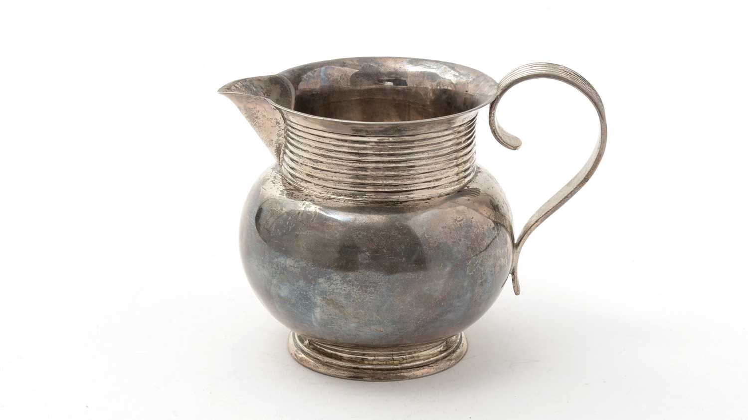 Lot 200 - A late Victorian small silver jug