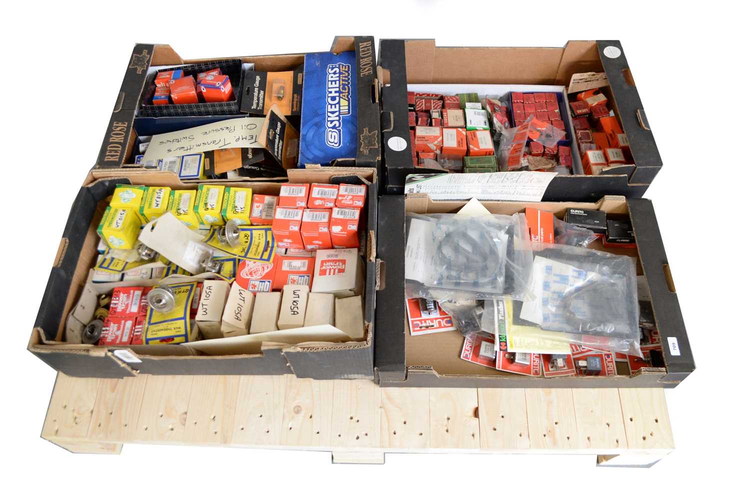 Lot 709 - Transistors and switches