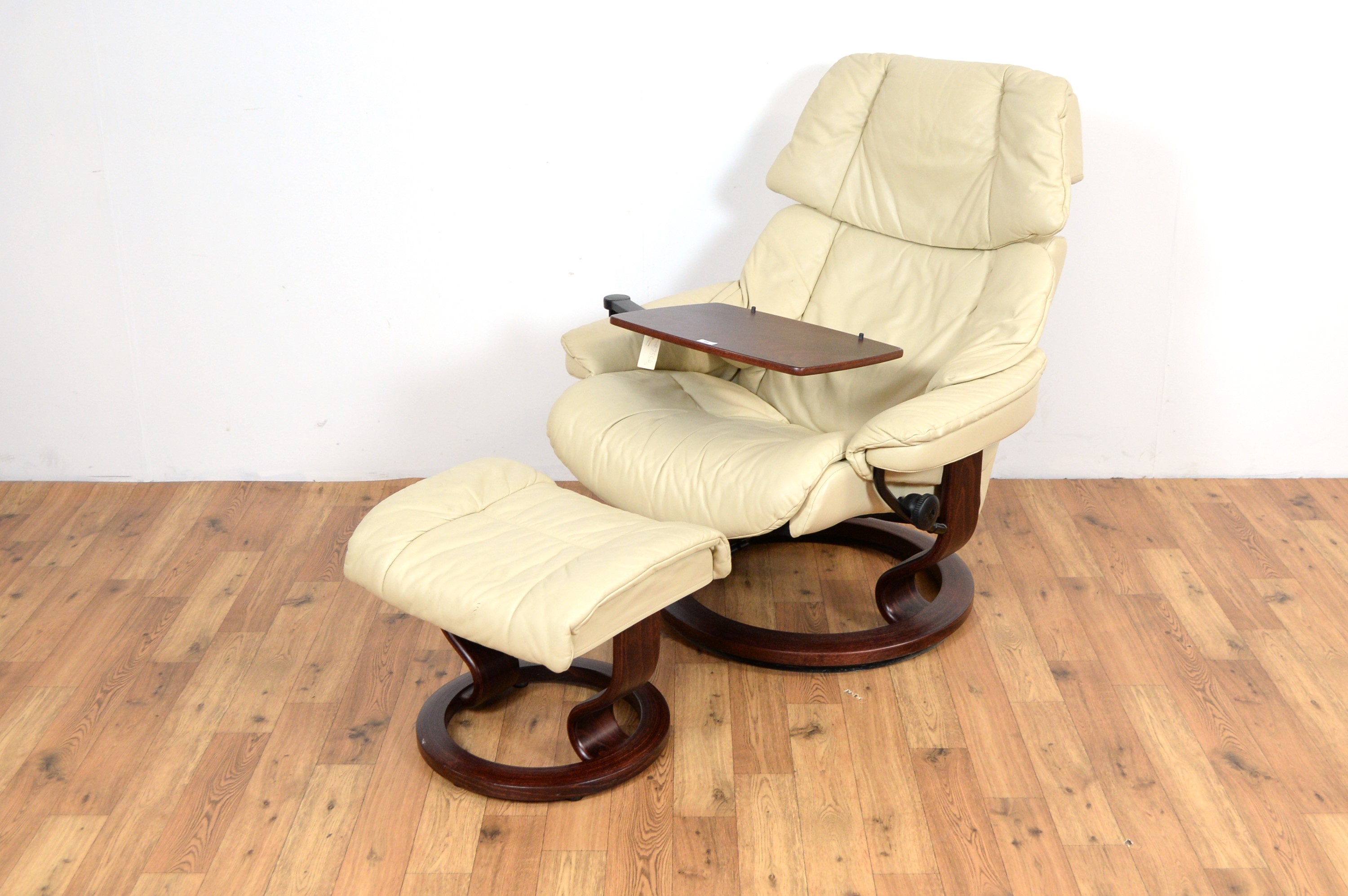 Lot 26 - Stressless Ekornes; A retro reclining swivel