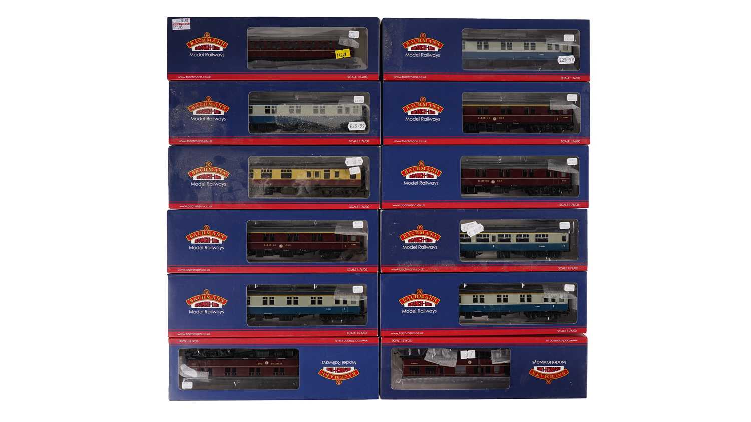 Lot 594 - Bachmann 00-gauge coaches