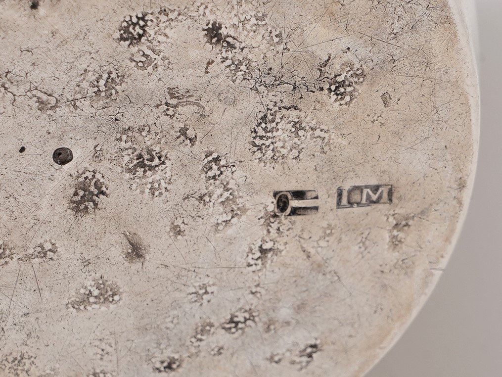 Lot 334 - A Indian beaker and marrow scoop