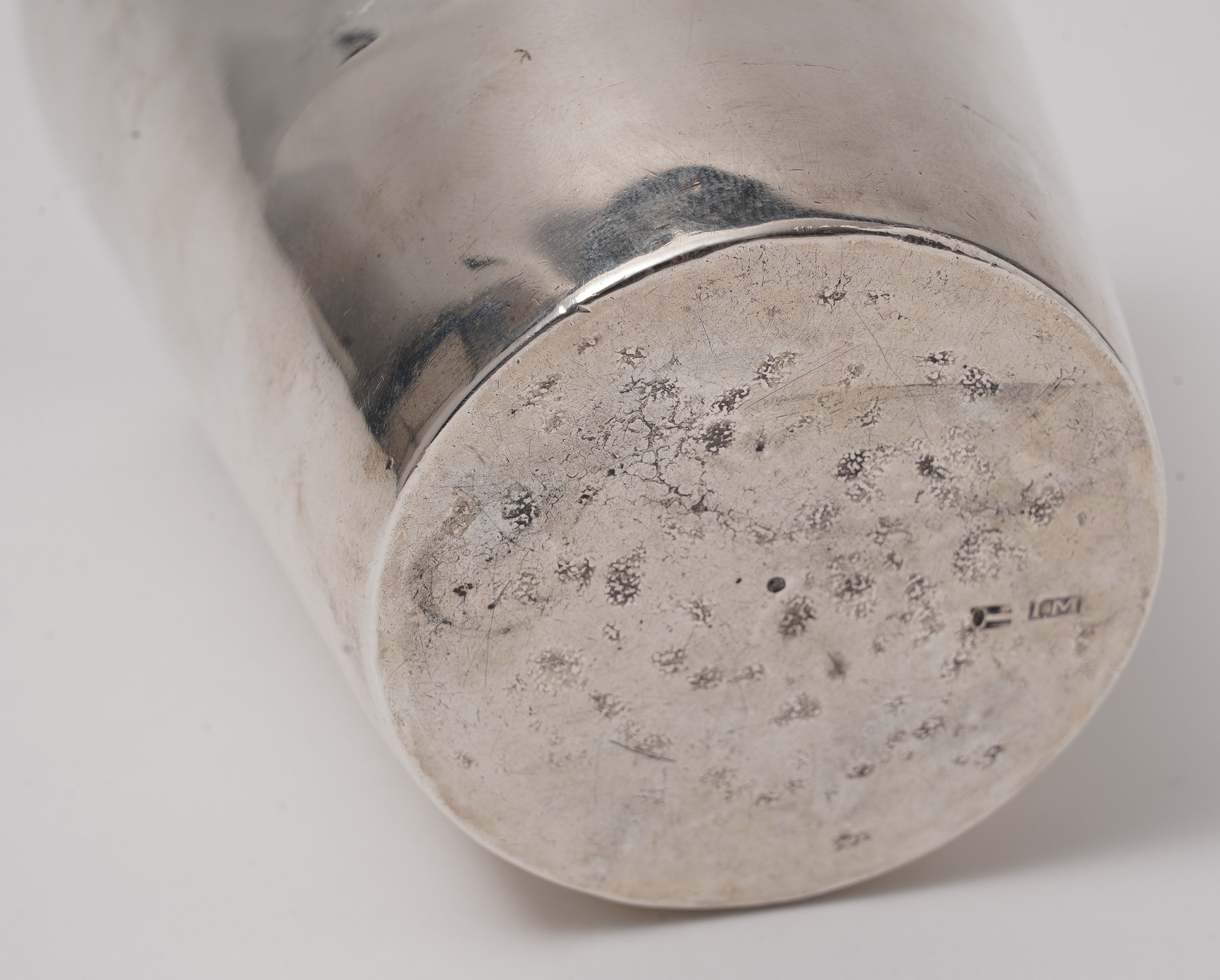 Lot 334 - A Indian beaker and marrow scoop