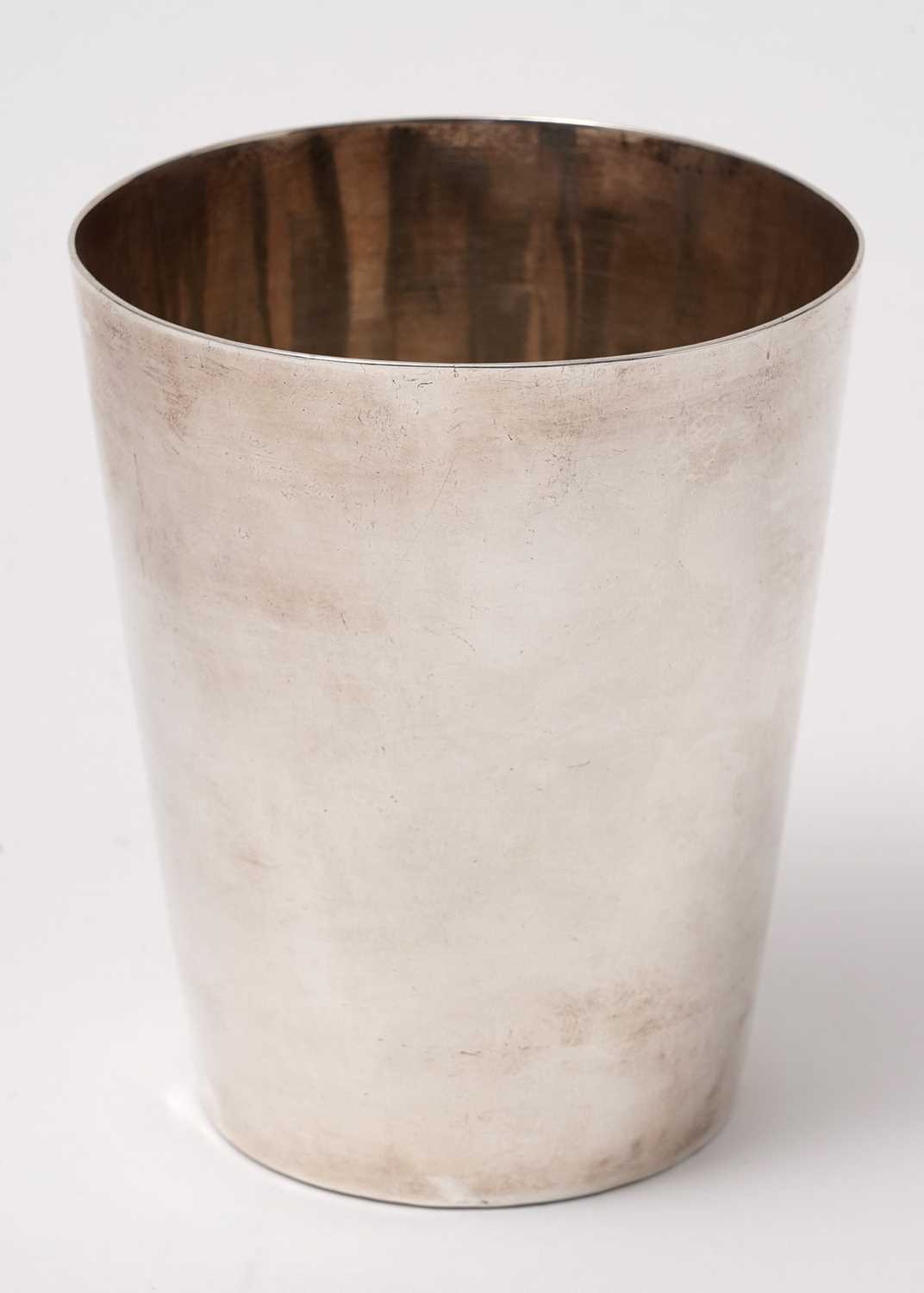 Lot 334 - A Indian beaker and marrow scoop