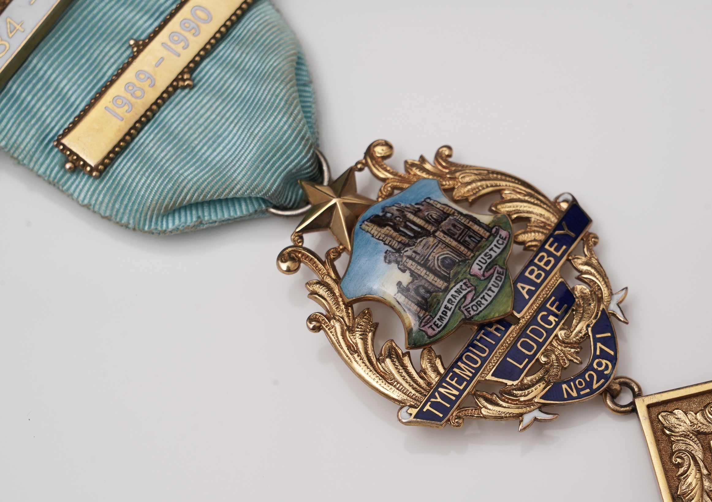 Lot 761 - A 9ct yellow gold and enamel Masonic medal