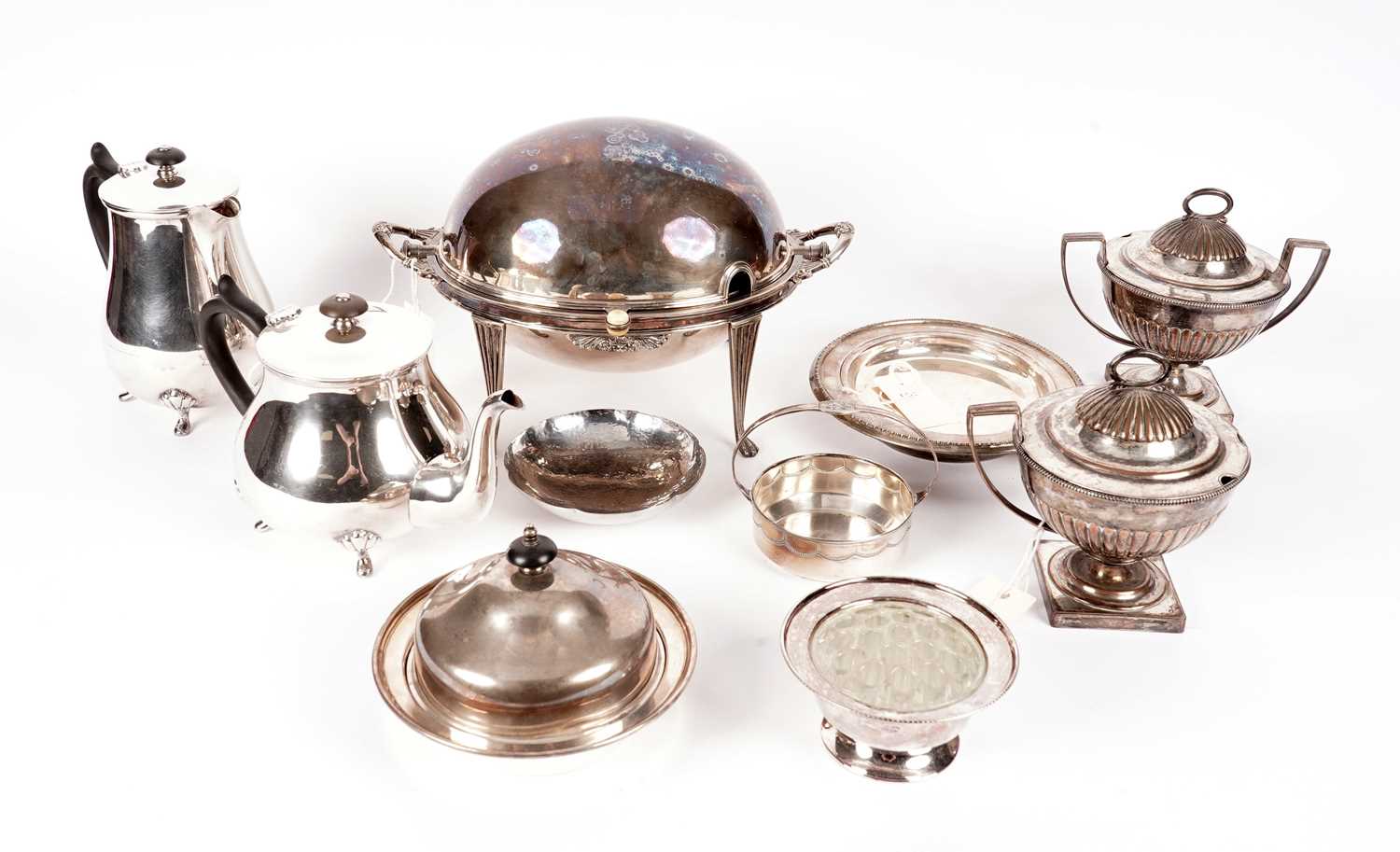 Lot 90 - A selection of Victorian and later silver