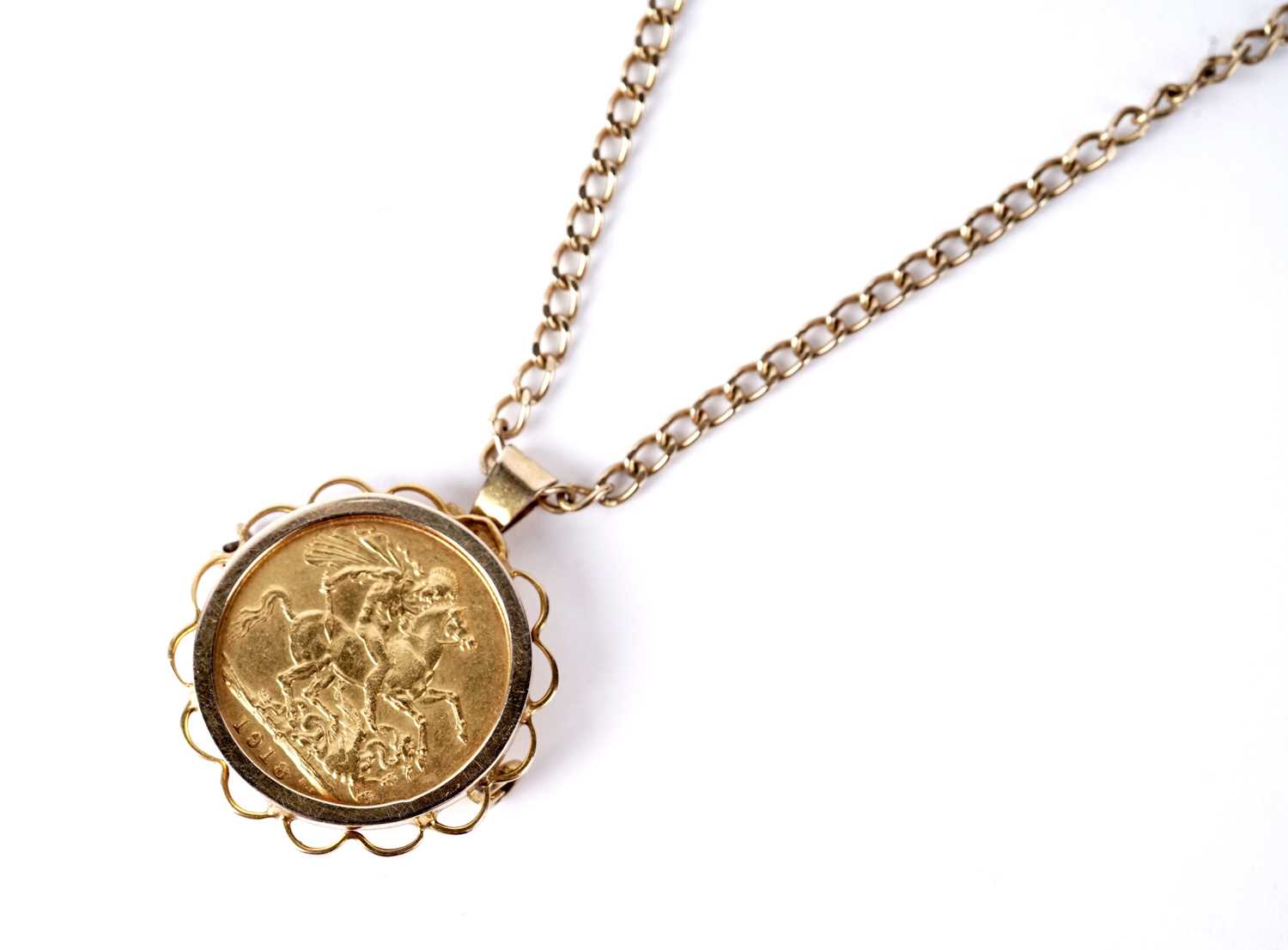 Lot 161 - A George V gold sovereign pendant on chain