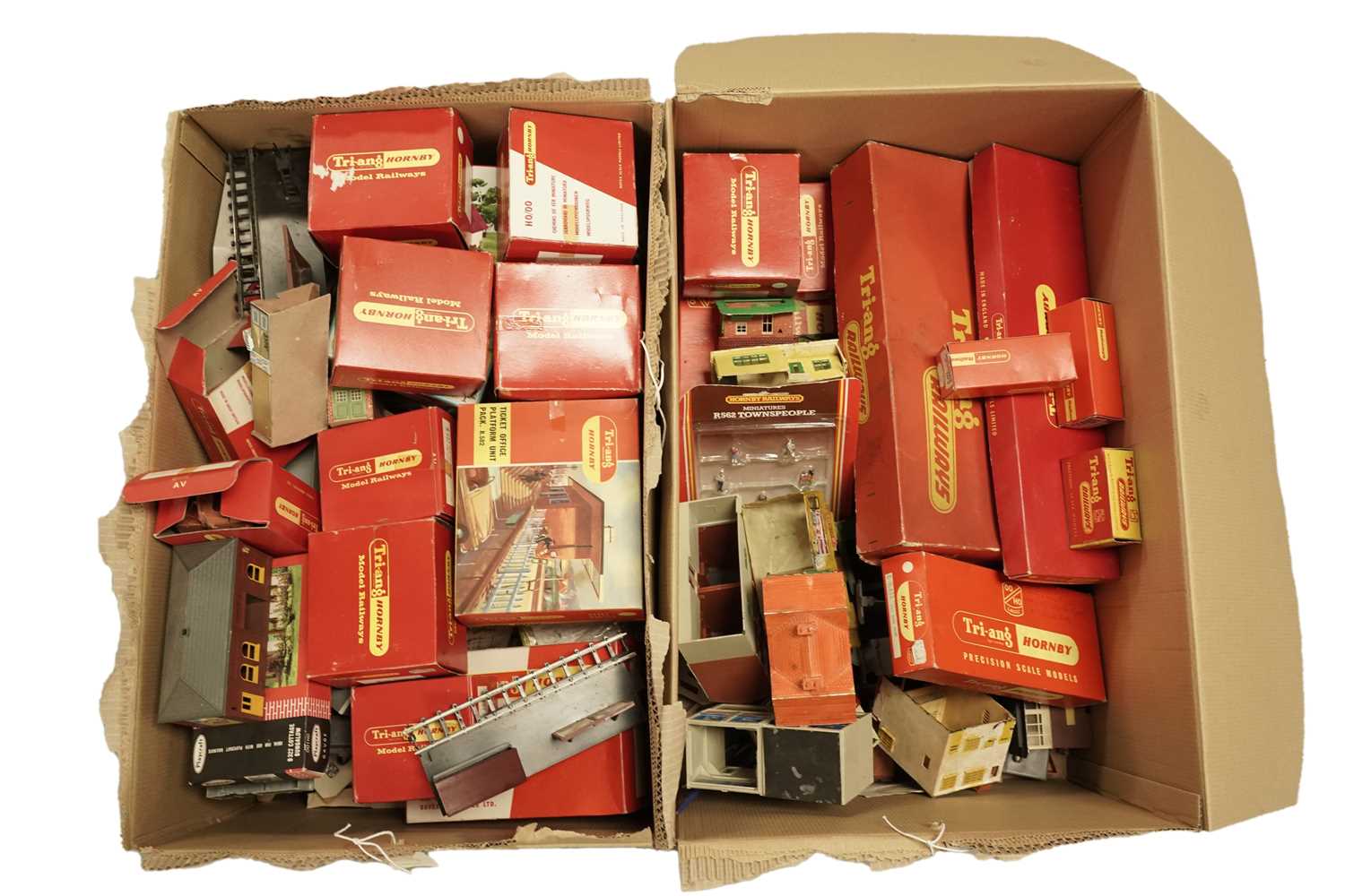Lot 49 - A large quantity of mainly Tri-Ang and Hornby