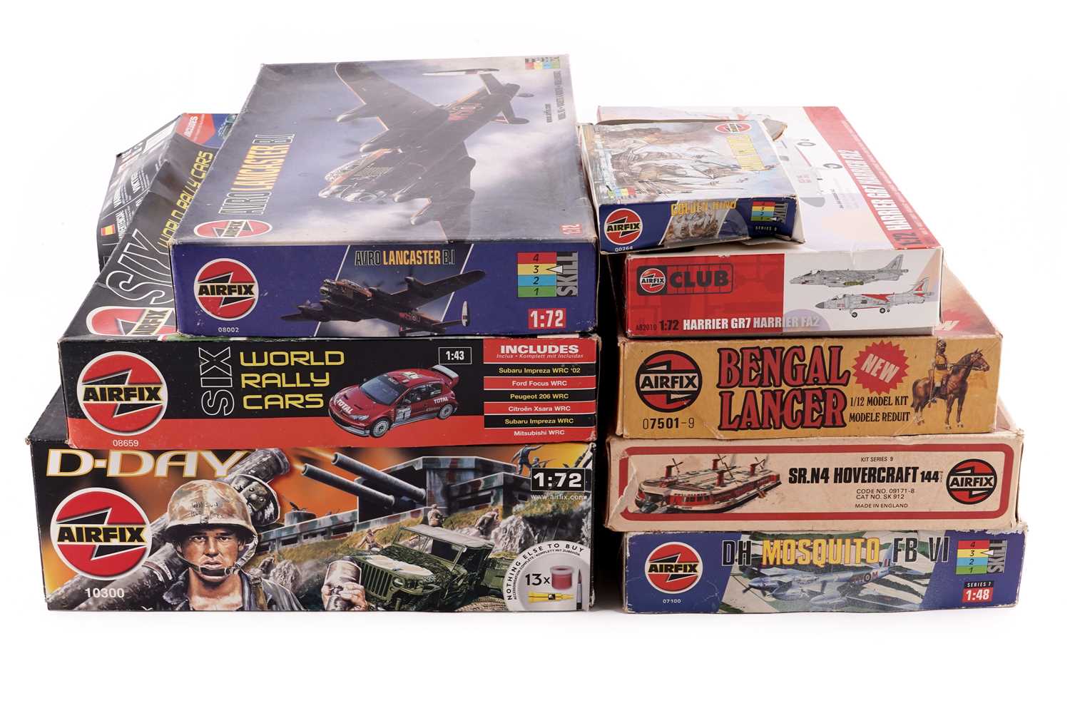 Lot 902 - A collection of eight boxed Airfix model