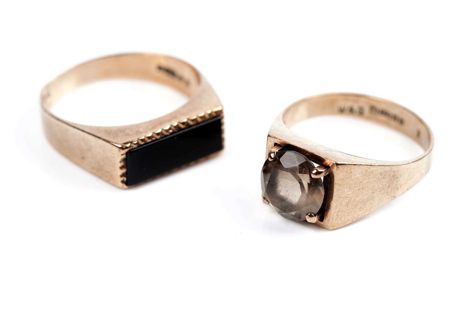 Lot 78 - Two 9ct signet style rings