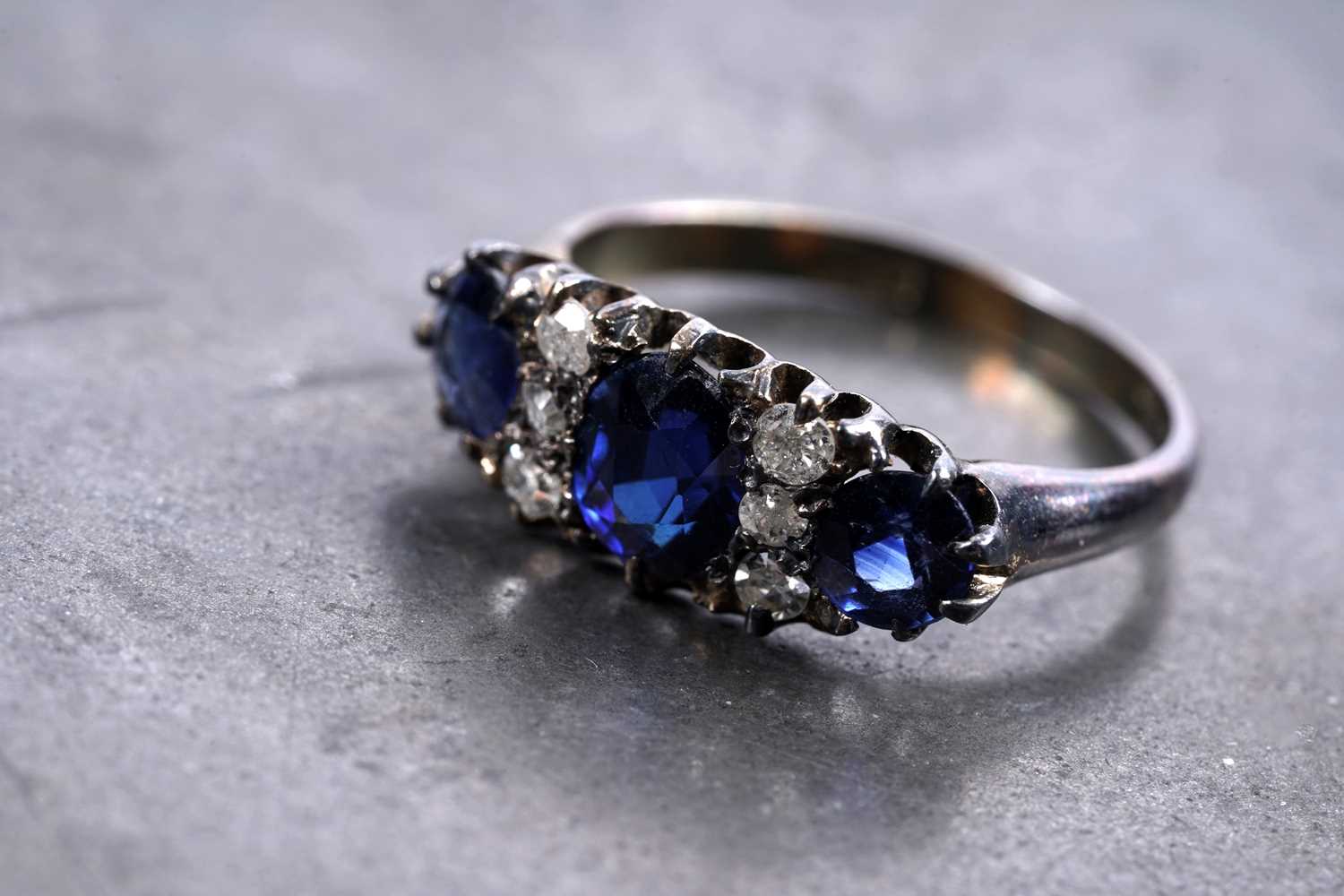 Lot 869 - An early 20th Century sapphire and diamond