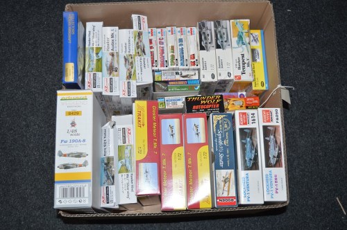 Lot 518 - Model constructor kits, by: ESCI; Academy;